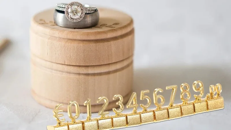 Adjustable Gold Metal Price Display Cubes For Jewelry Mini Dollar Tag ...