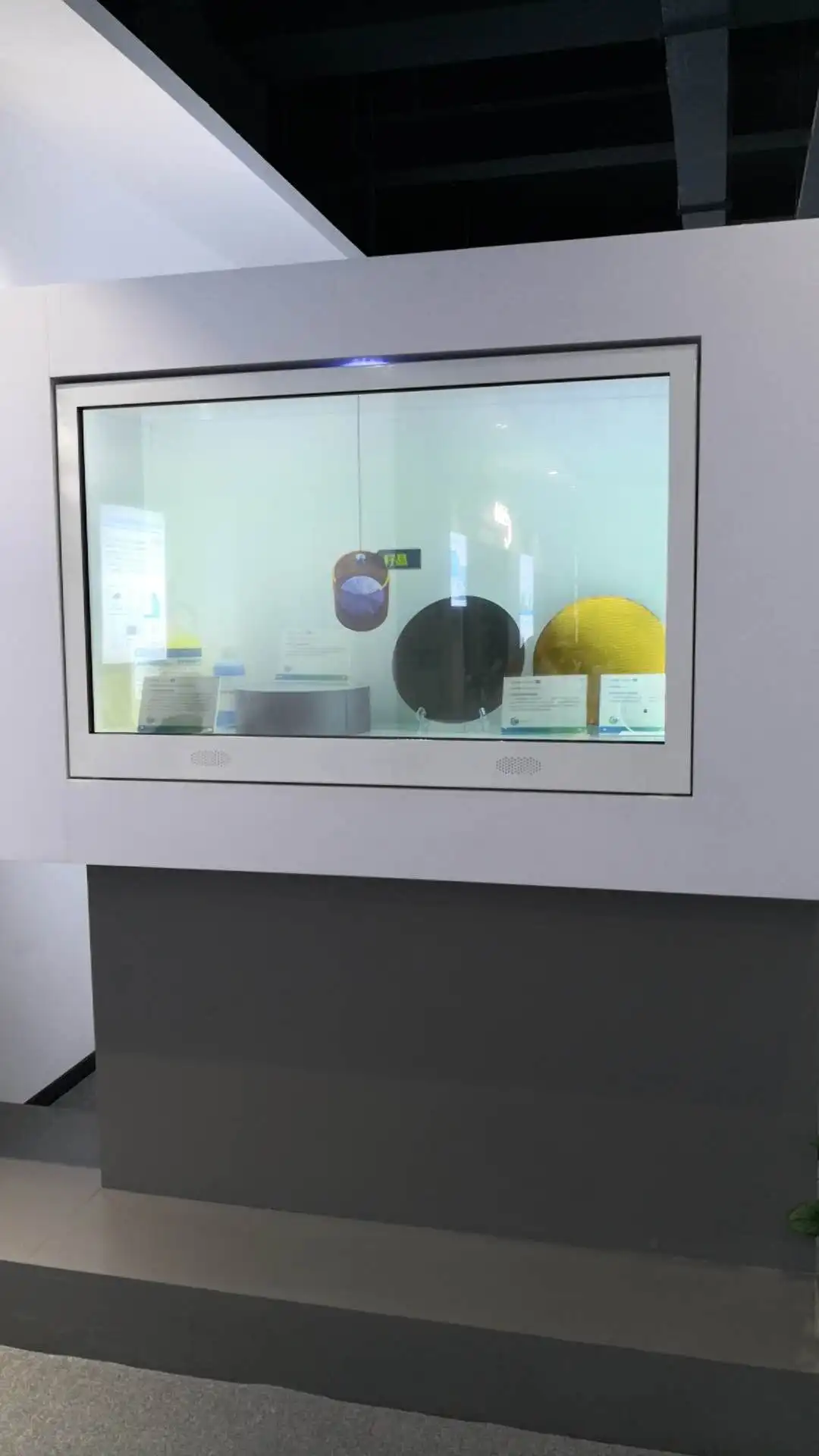 86 Inch Transparent LCD Display - Hologram Box Touch Screen