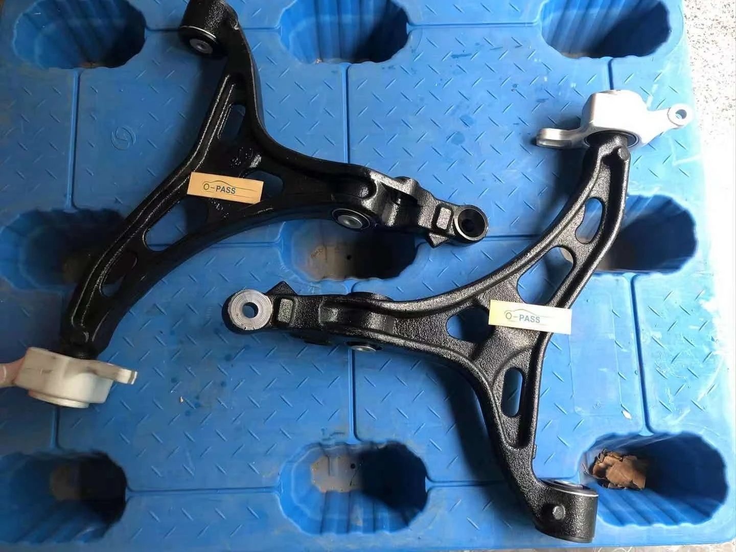 Opass Front Axle Lower Control Arm For Jeep Grand Cherokee Iv & Dodge ...