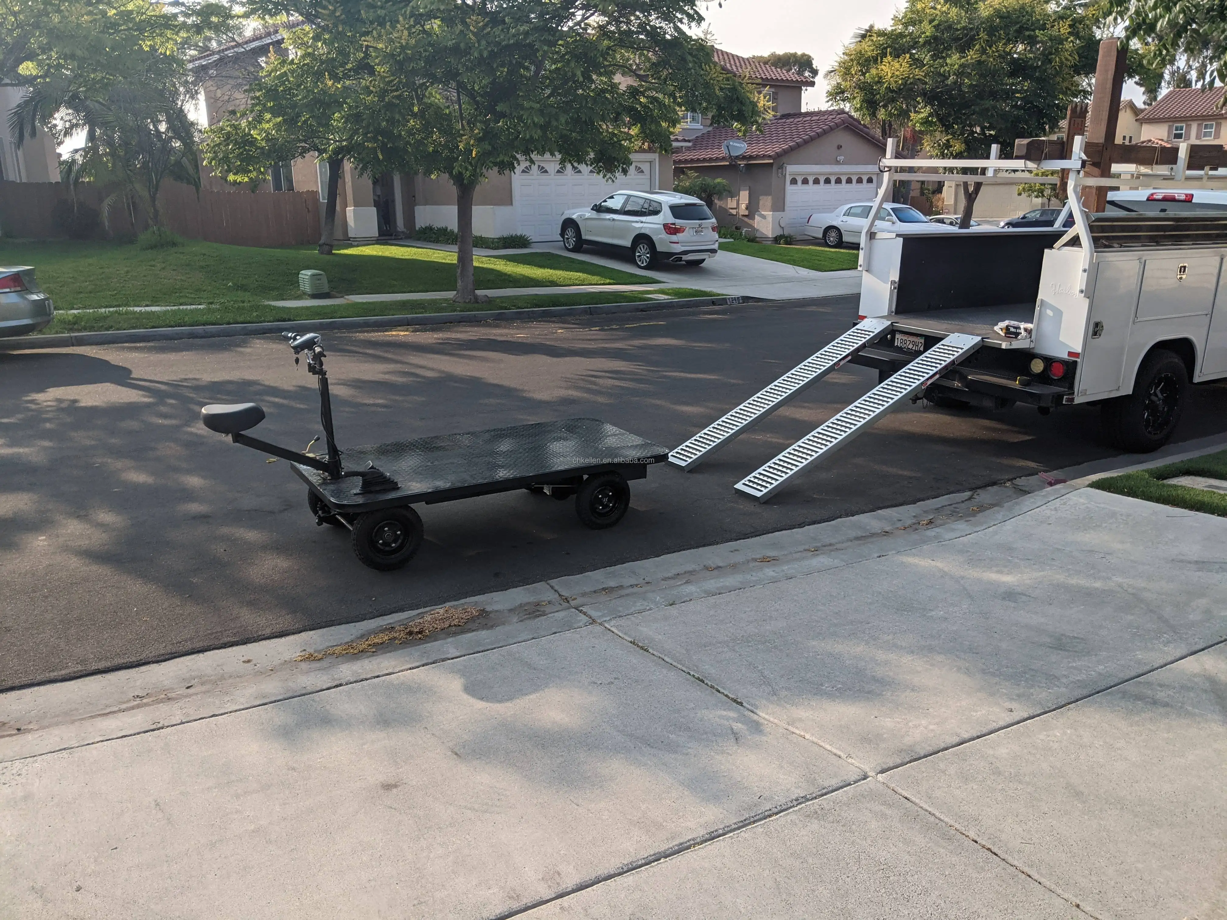 Electric Four-wheeled Flatbed Transport Cart Suitable For Warehouse ...