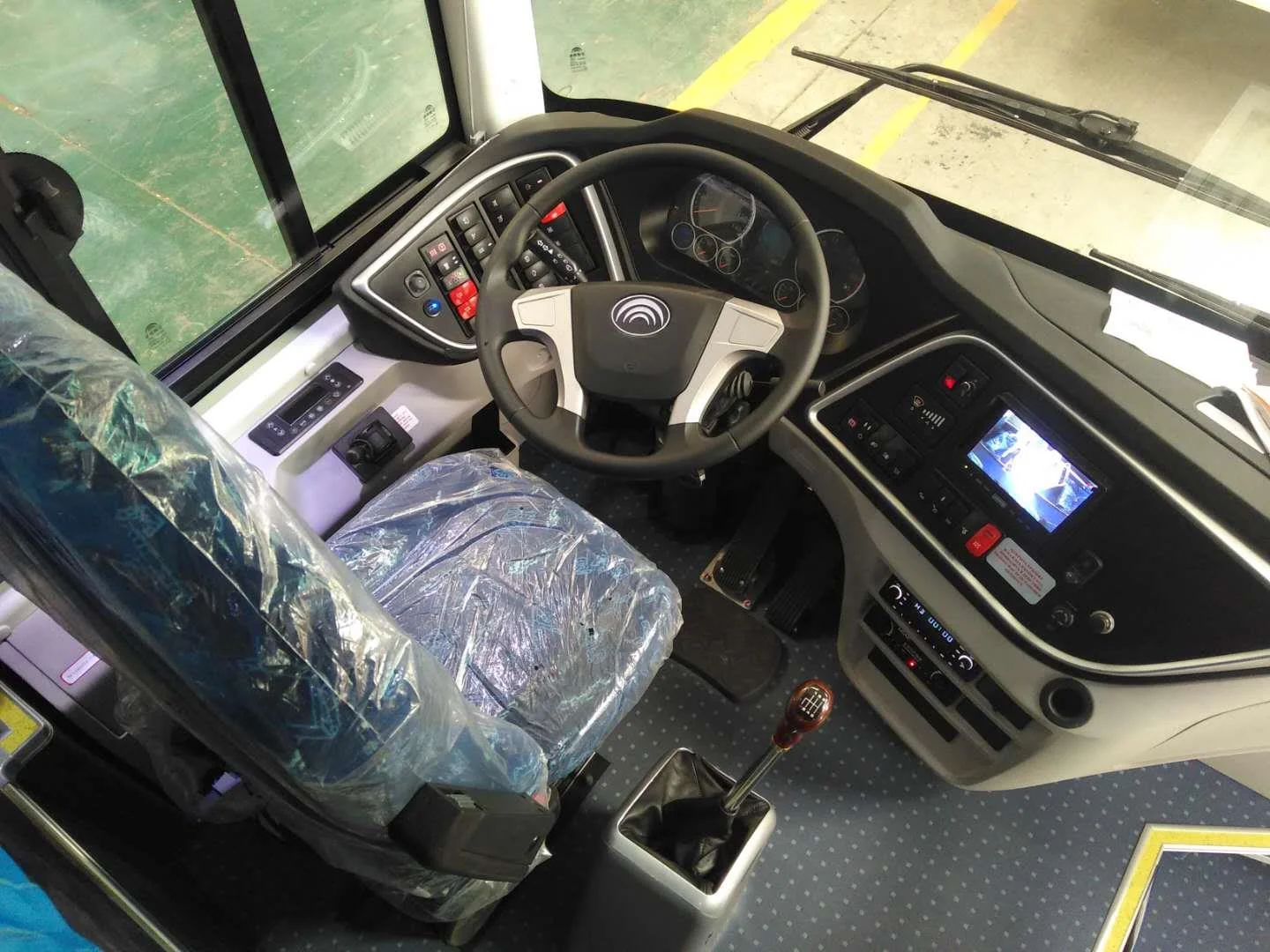 Yutong New Bus Long Transport Coach Diesel Engines Double Rear 55 Seats Passenger Zk6126d Bus ...