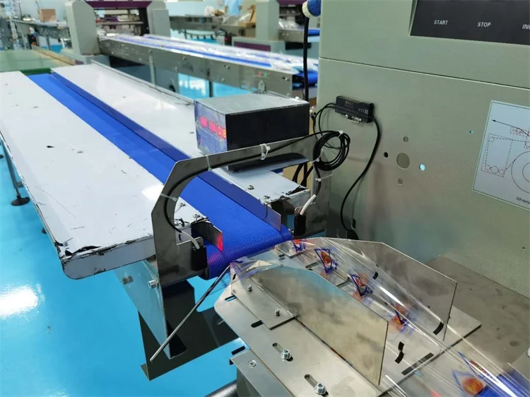 High Speed Automatic Flow Card Plastic Wrapping Machine