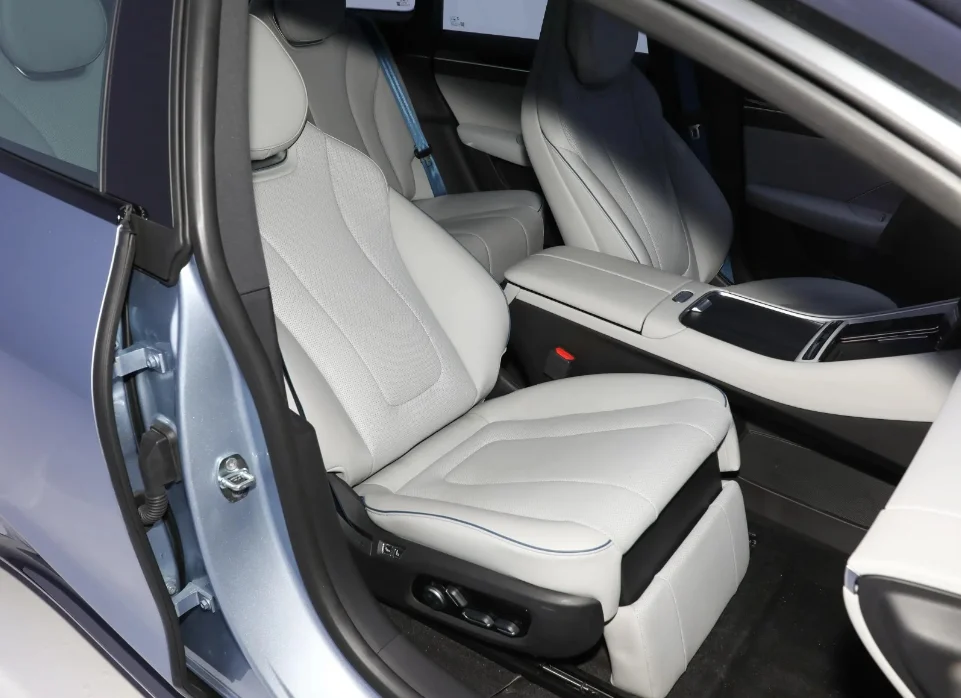 Luxeed S7 - 855KM Range, 4WD Pure Electric Car by Huawei Chery