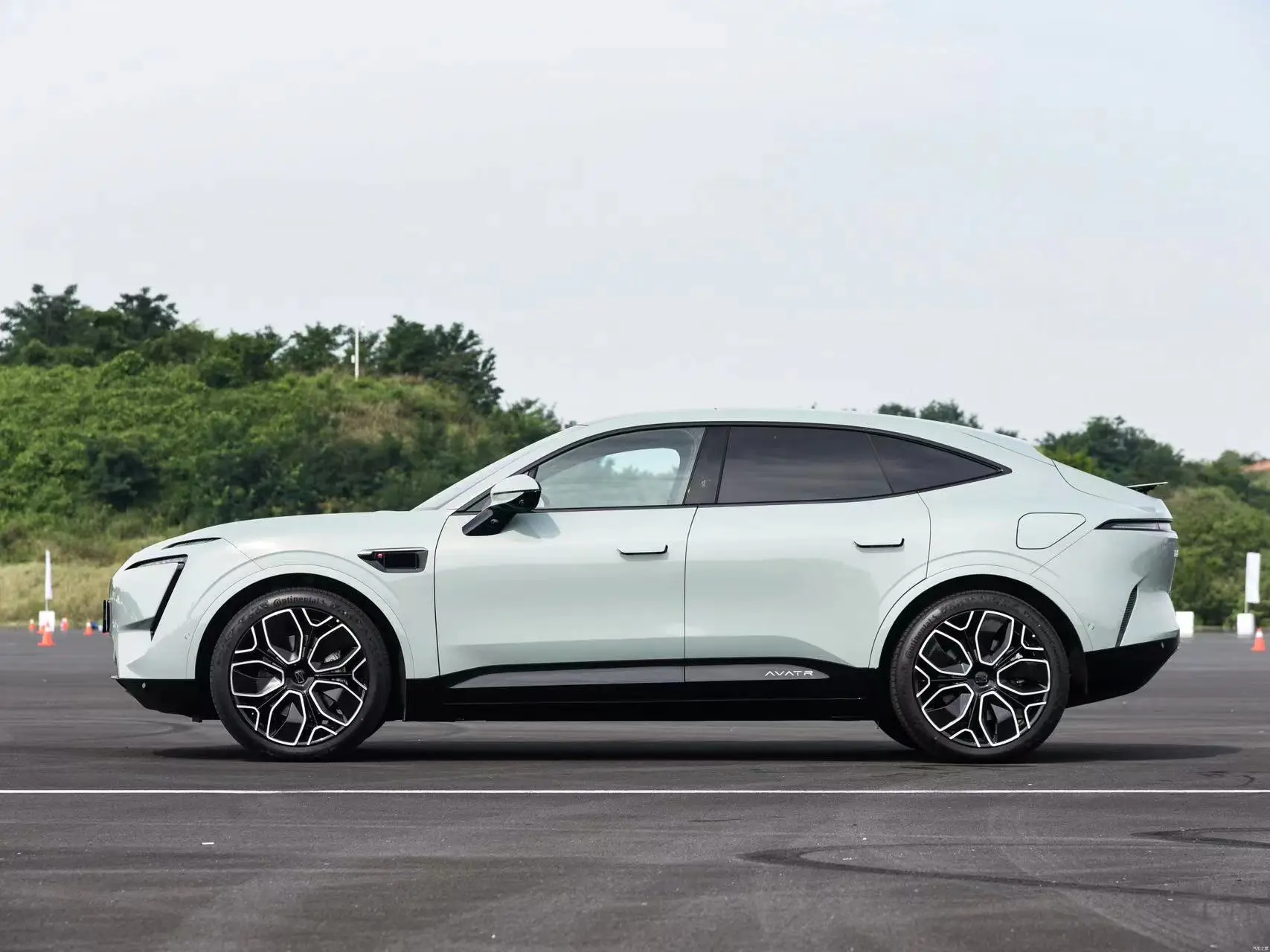 2024 Aweita 11 Electric Vehicle - Luxury SUV with 700KM Range