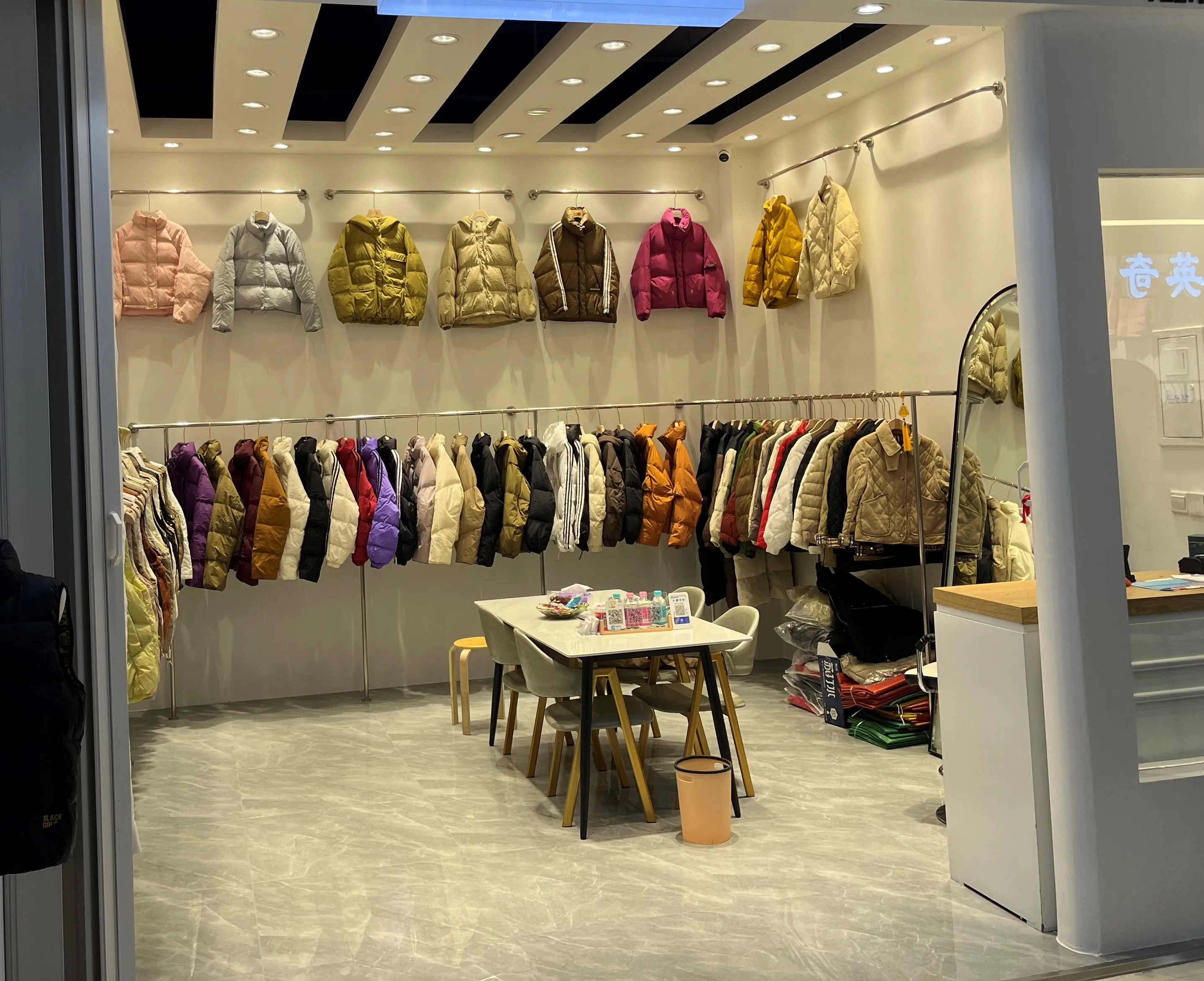 2023 Winter Custom Hooded Puffer Duck Down Bubble Jacket Women's Coasts ...