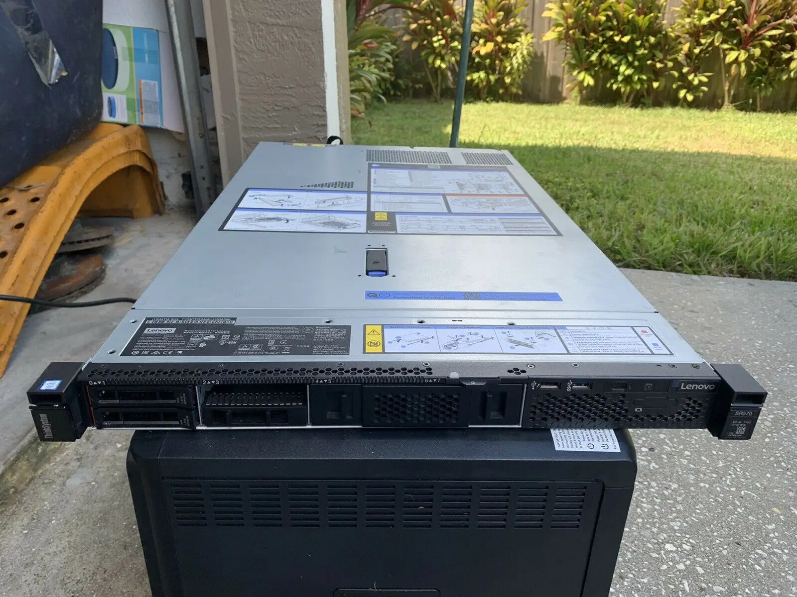 ThinkSystem SR570 1U Rack Server Memory-Optimized Efficient for Big ...