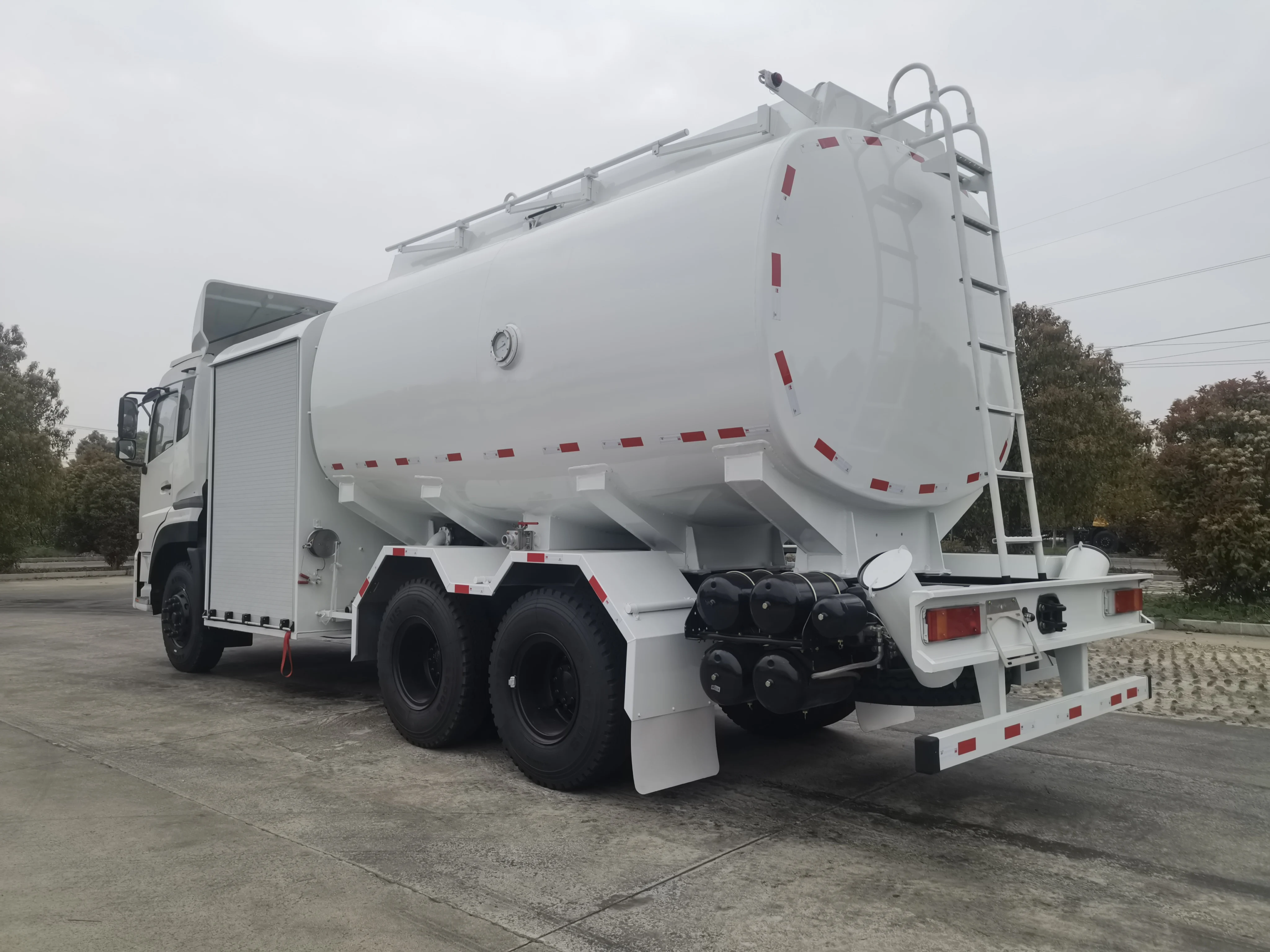 Dongfeng 6x4 Aviation Kerosene Storage tank Portable Aircraft Refuel ...