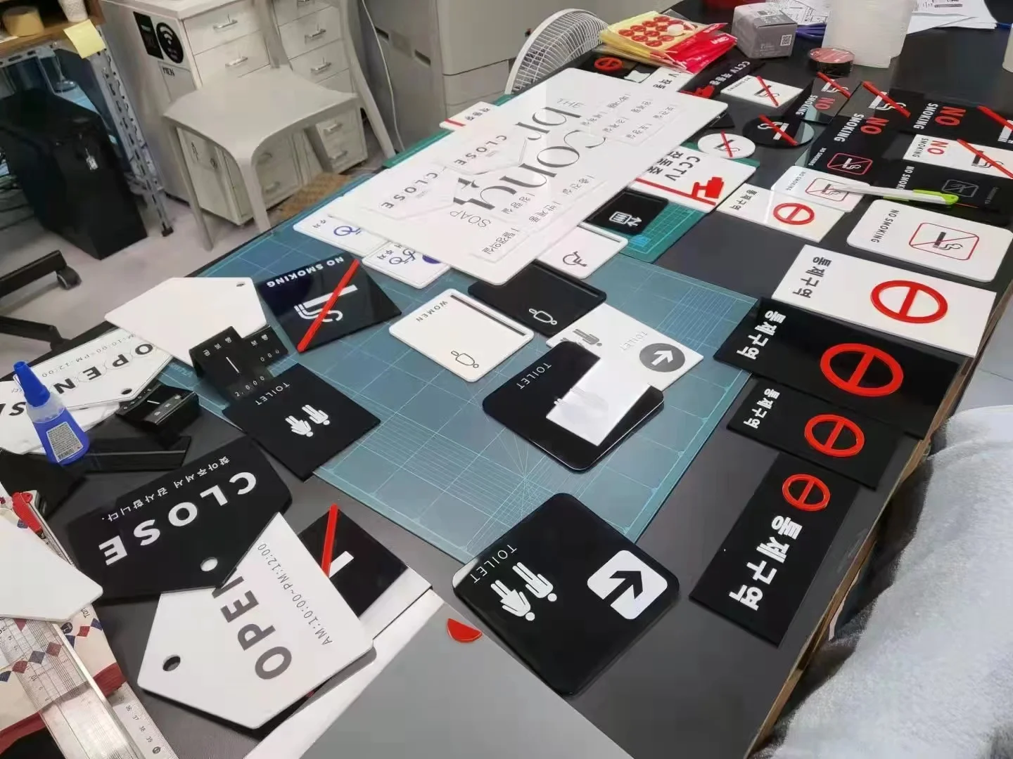 4x8 Plexi Glass Sheets - Clear Acrylic Panels for Signs