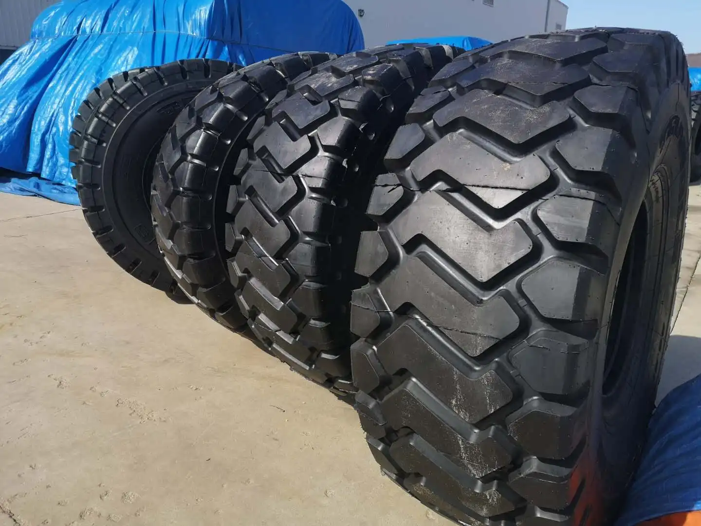 Triangle OTR Tires 20.5R25 TB516 E3/L3 - Durable & Reliable
