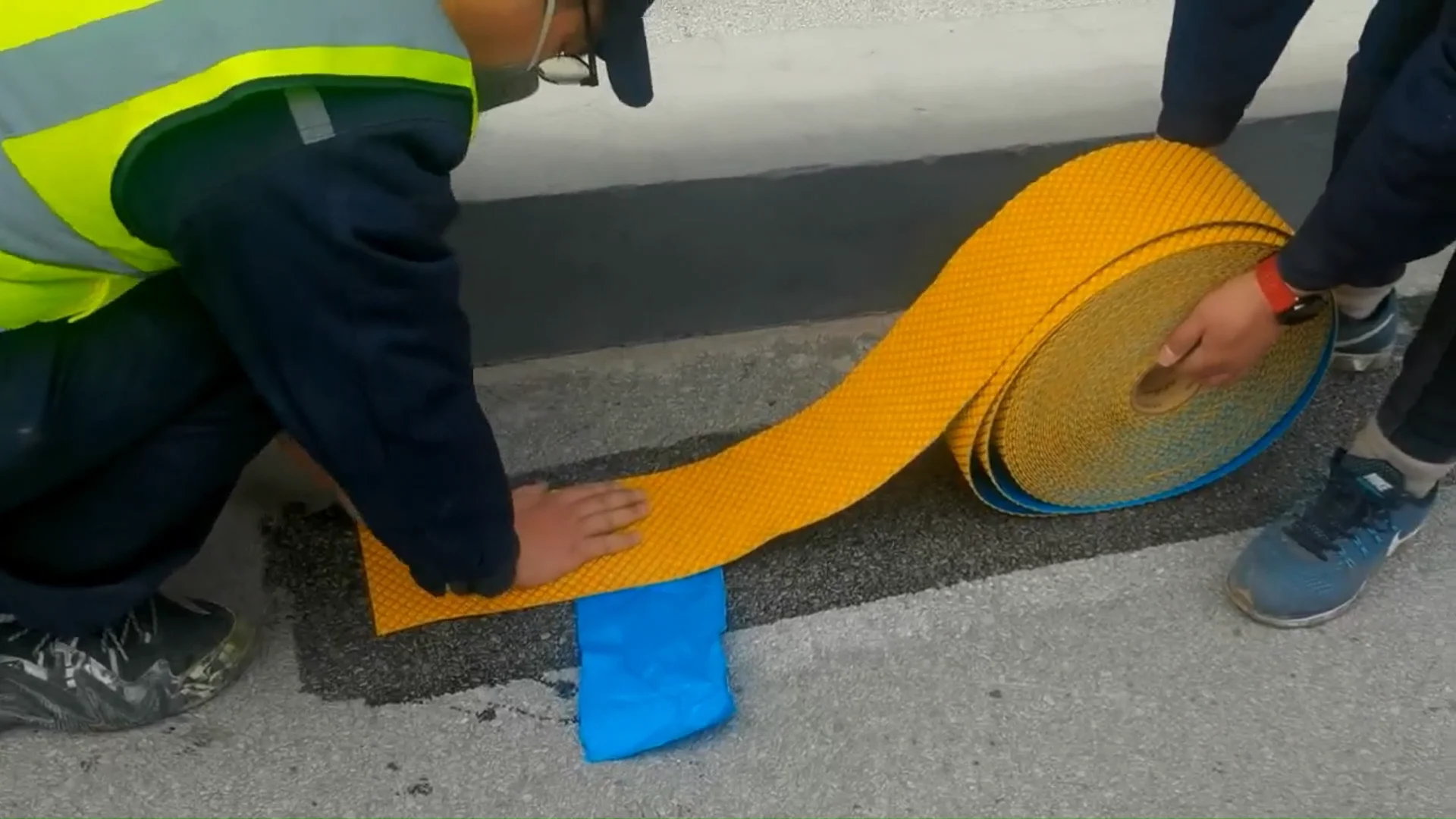 Reflective Pavement Marking Tape Super Viscosity Professional Producer ...