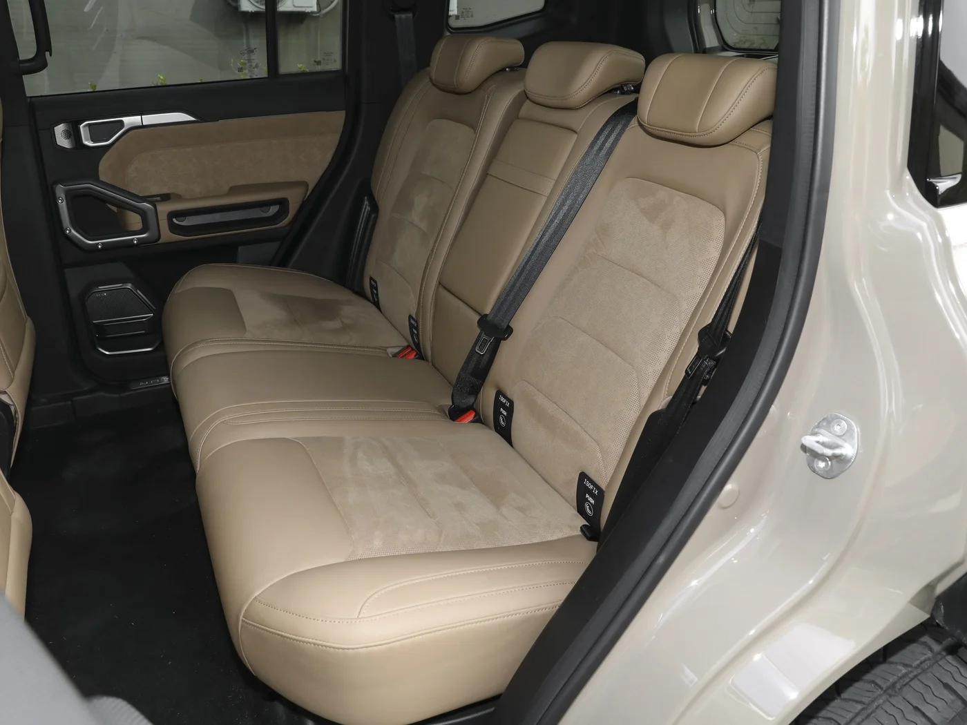 Jetour Traveler 2023 1.5td Dct Discovery Pro T-2 2.0 2024 Jetour With ...