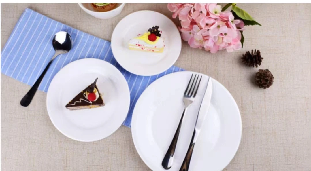 Different Sized White Flat Plate Set For Catering Restaurants Wedding ...