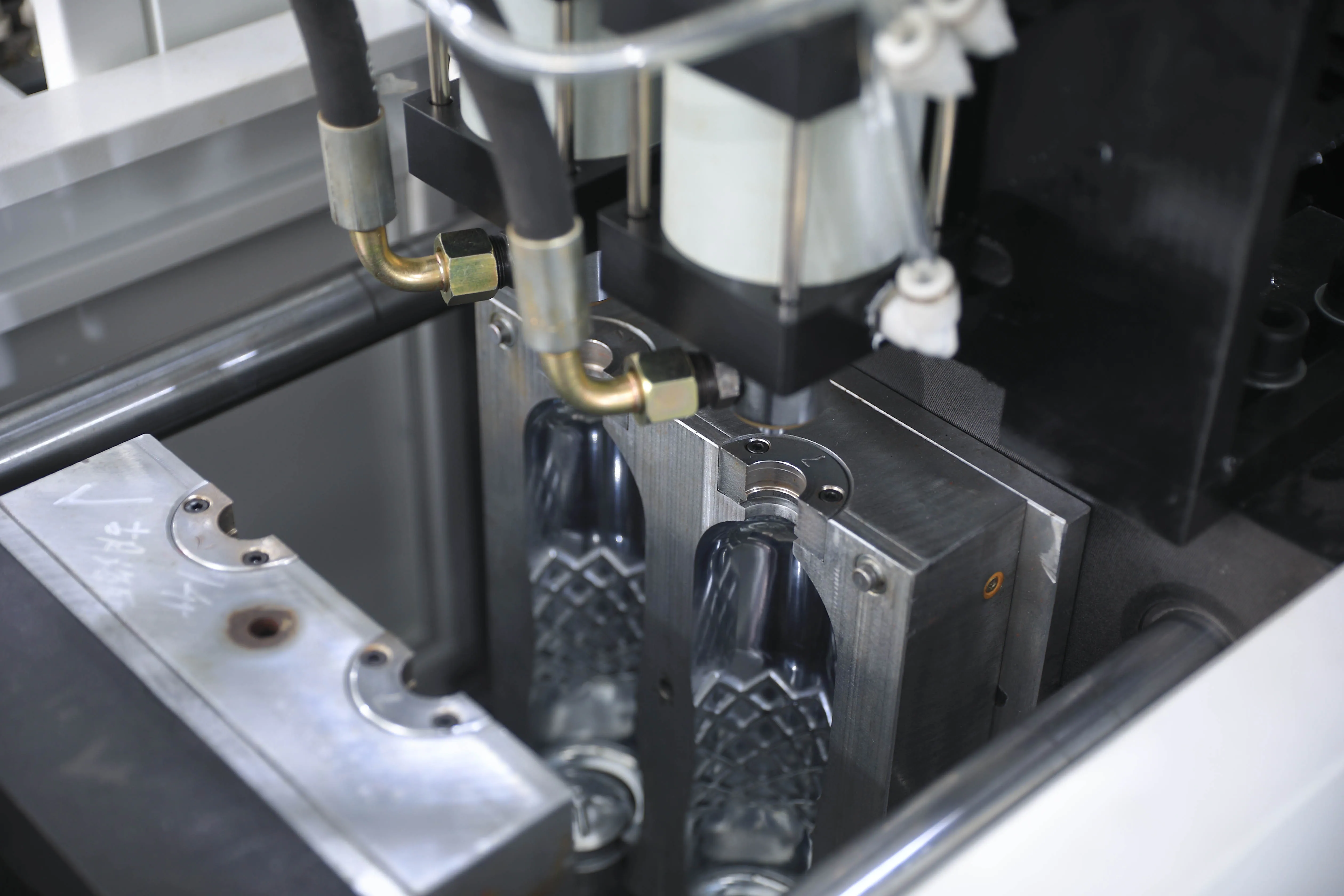 Faygo Union 100 ML - 1500 ML Semi-Auto Blow Molding Machine