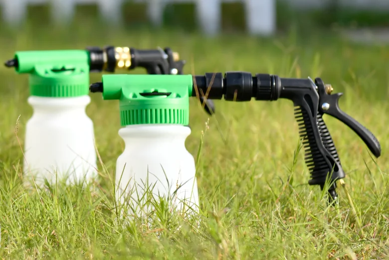 China 2-Litre Hose Sprayer Calibrated Garden Liquid Fertilizer ...