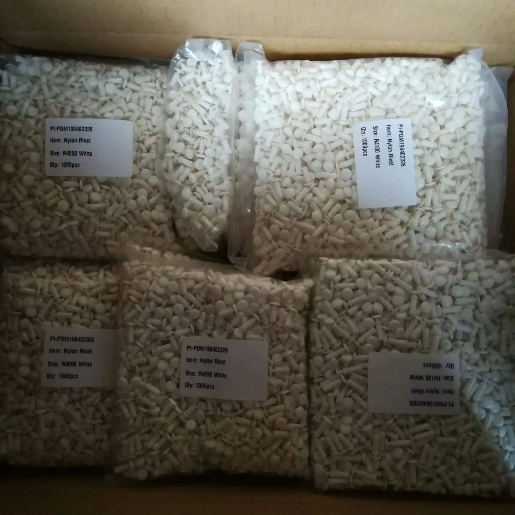 20mm Black White Color Plastic Barbed Rivet Snap Together Ratchet Rivet ...