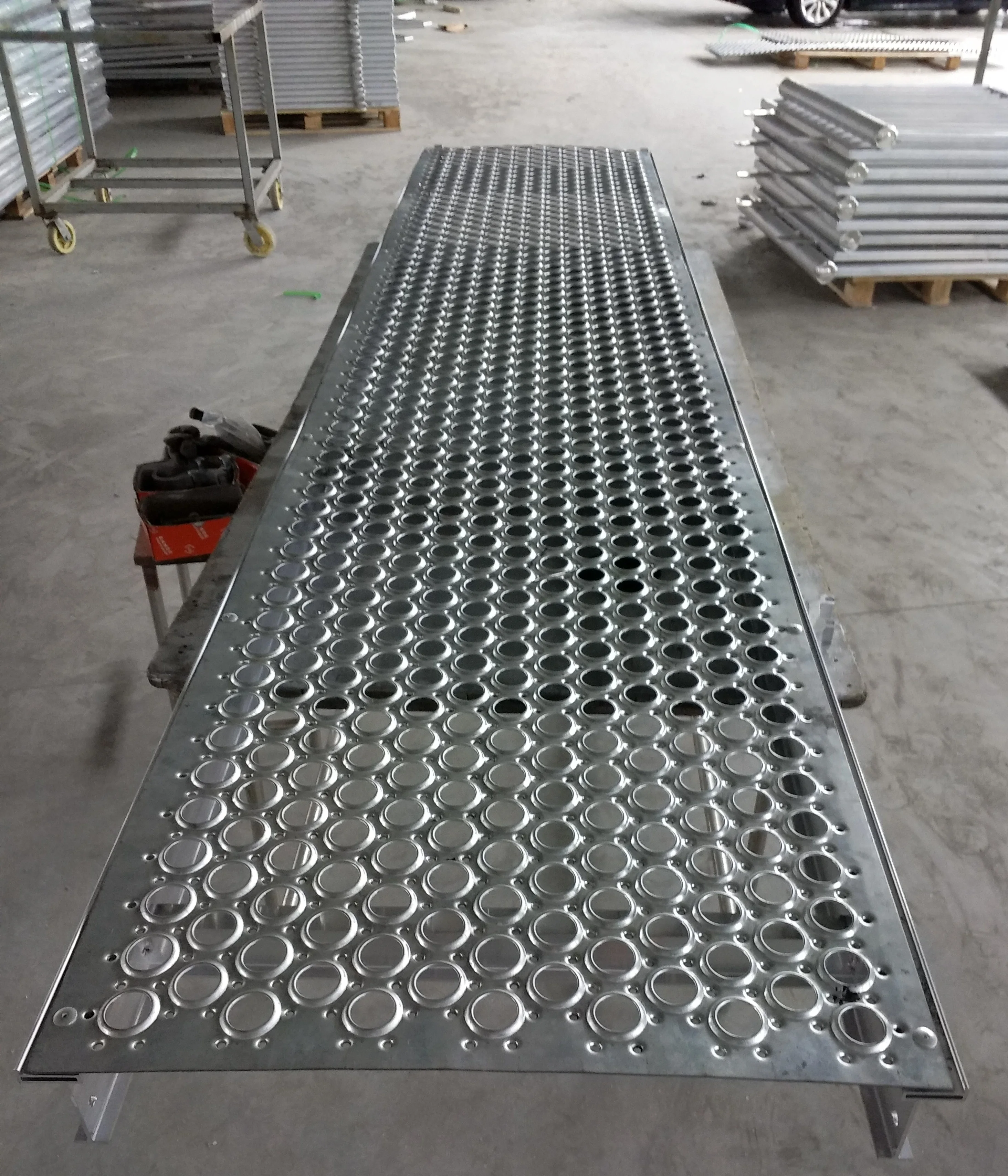 Catwalk Customized Scaffold Mesh Plank Scaffolding Catwalk With Hooks ...