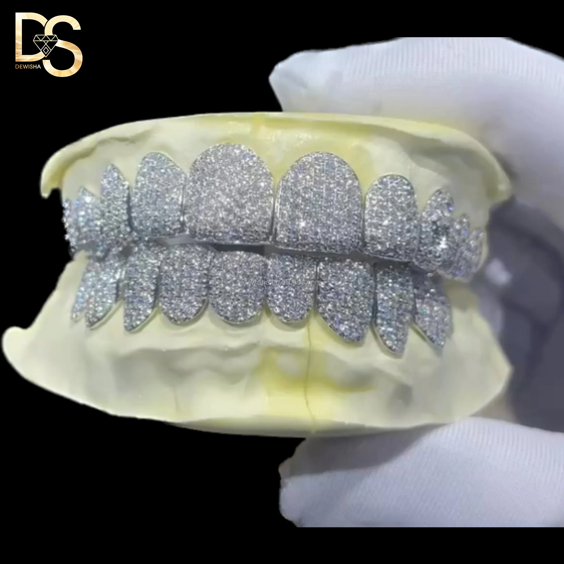 Custom 8 on 8 Teeth Deep Perm Cut VVS Moissanite Grillz