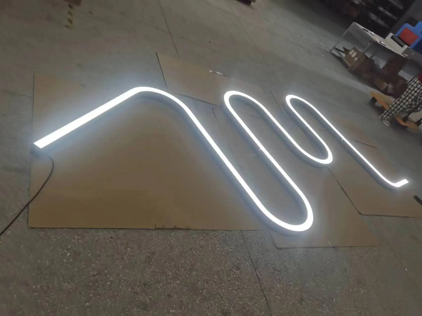 Bespoke Design Curvy Linear LED Hanging Light Connectable Aluminum ...