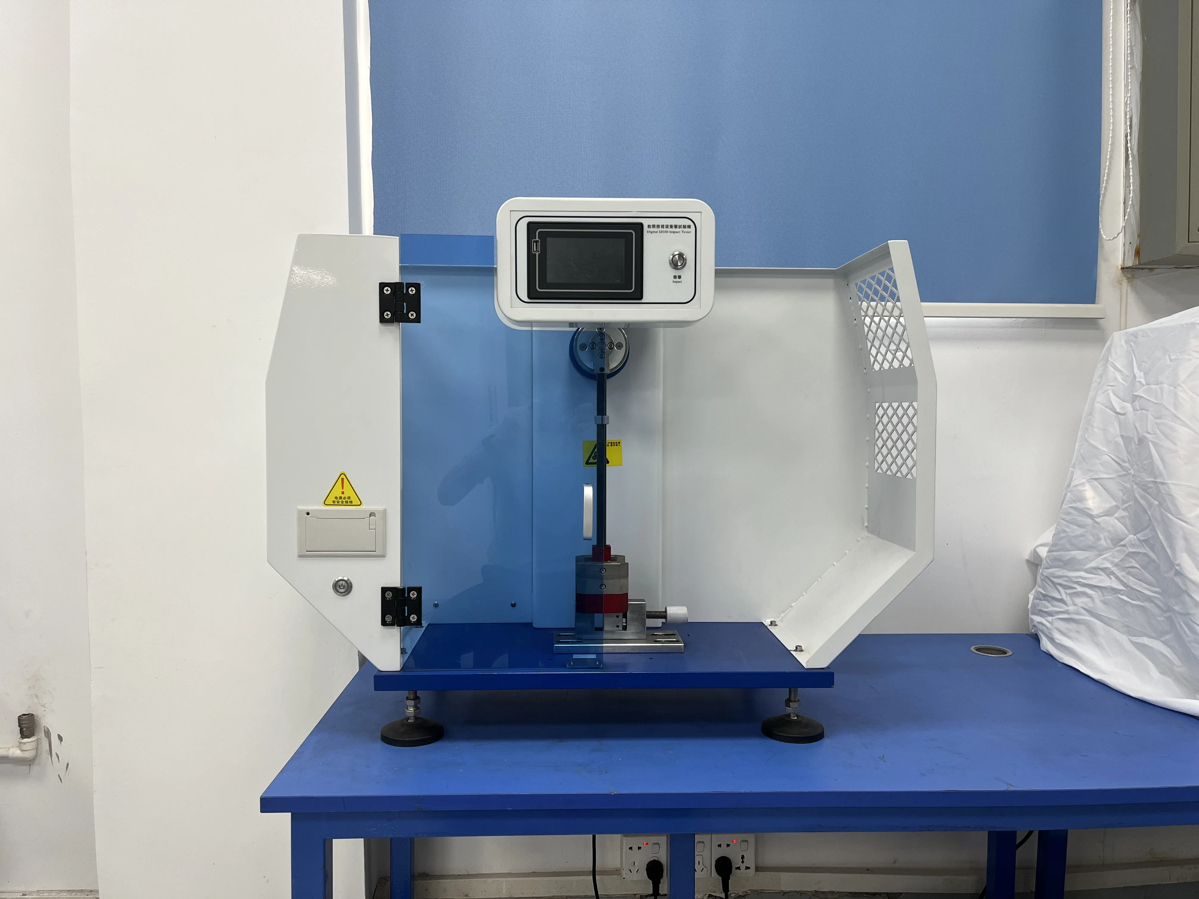 Plastic Testing Cantilever Beam Impact Chamber ISO Compliant Cantilever ...