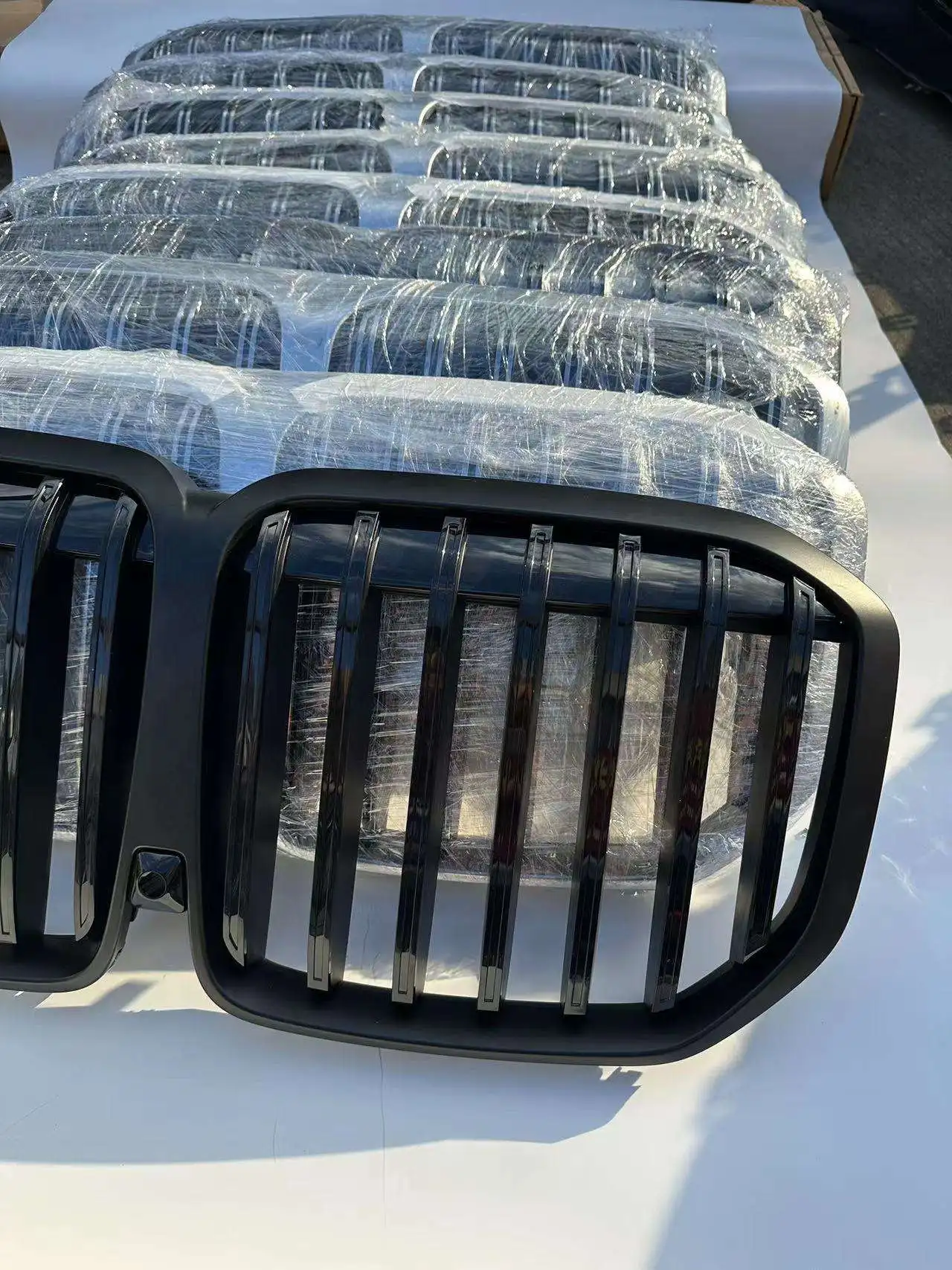 For BMW G07 X7 X5L X6 G05 Bumper Grille Smooth Black Double Seam Grille G07 X7 X5L X6 G05 ...