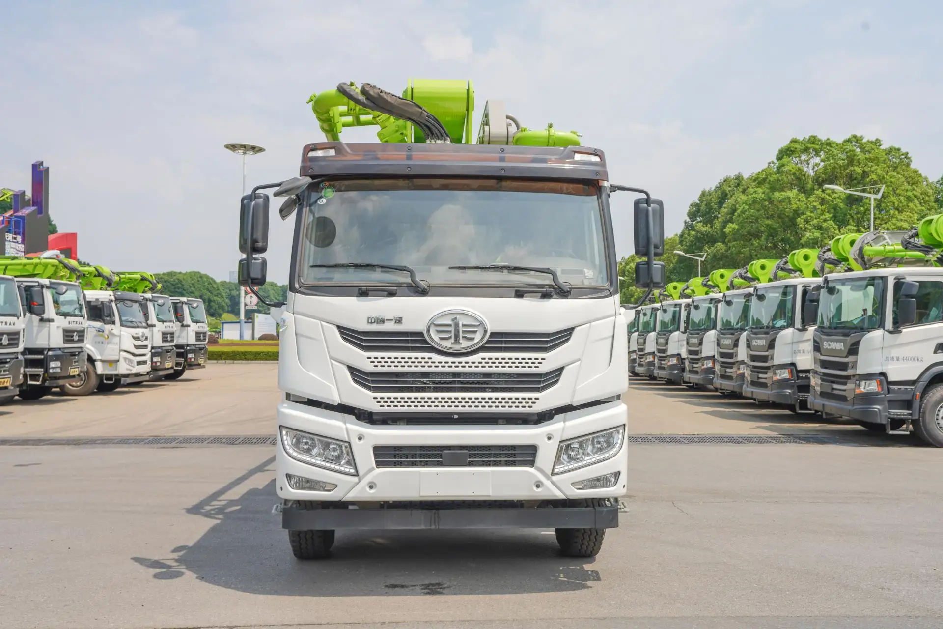 Zoomlion Sitrak Chassis Model ZLJ5280THBKF 43X-5RZ Concrete Pump Truck