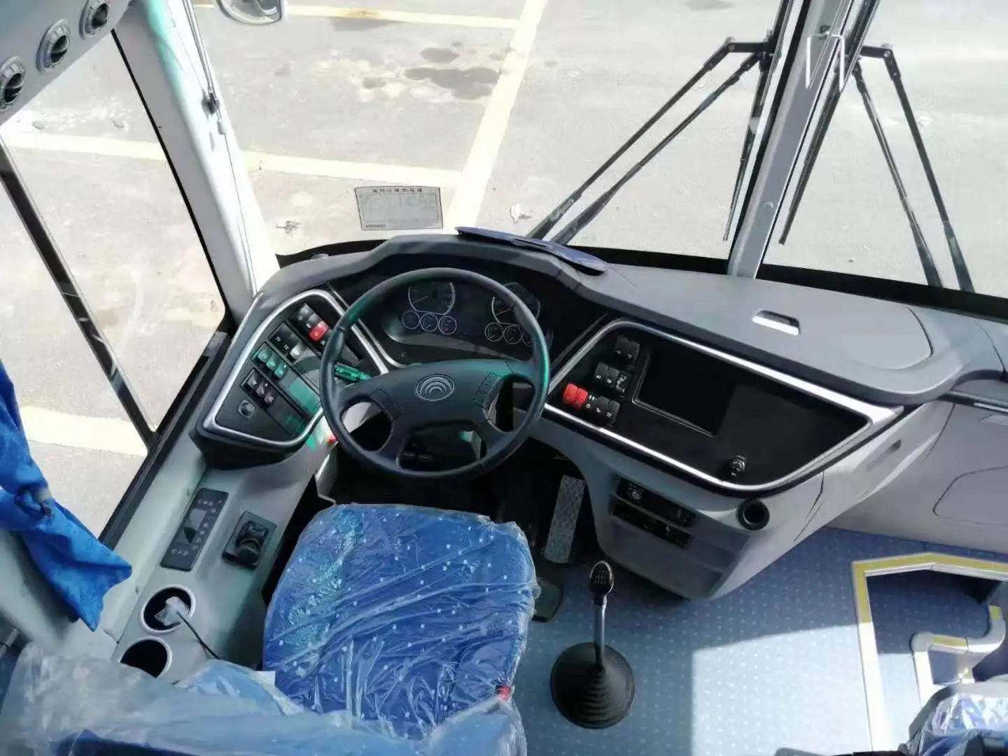 Yuton Luxury Bus Model ZK6122H9 - 55 Passenger Seaters