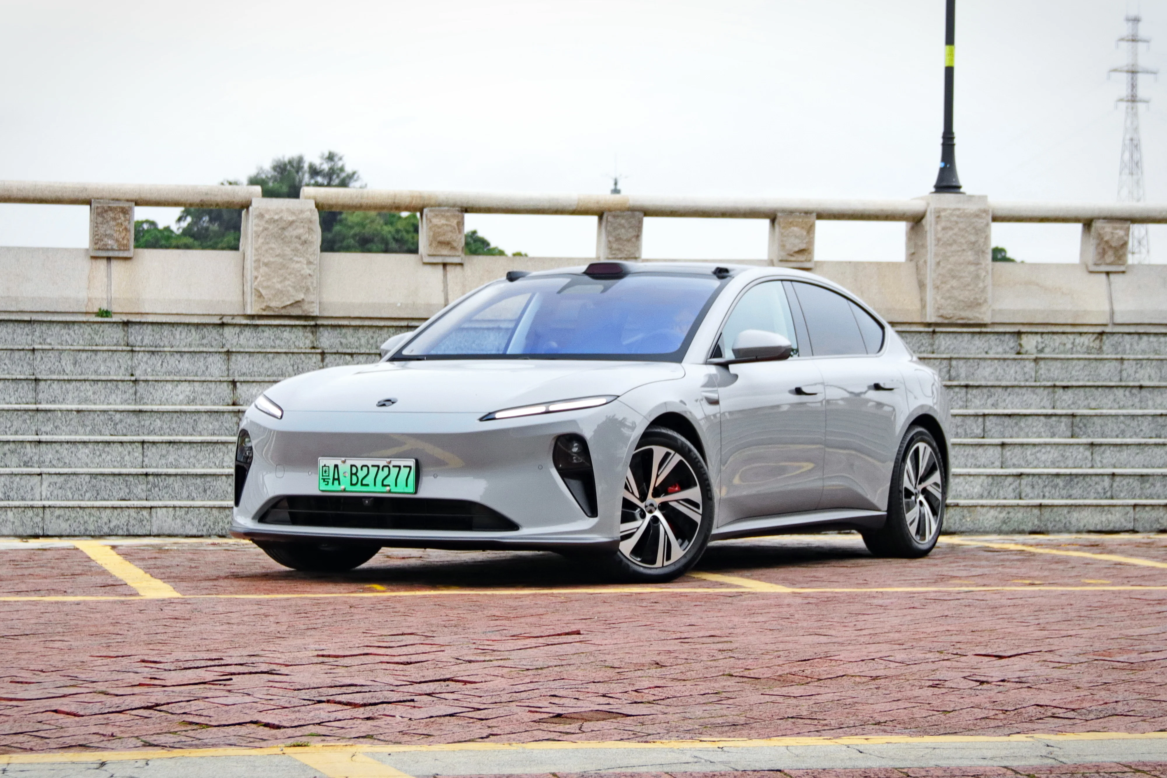 Nio Et5 Pure Electric Car With Sunroof 5 Seats 4wd High Speed 200 Km ...