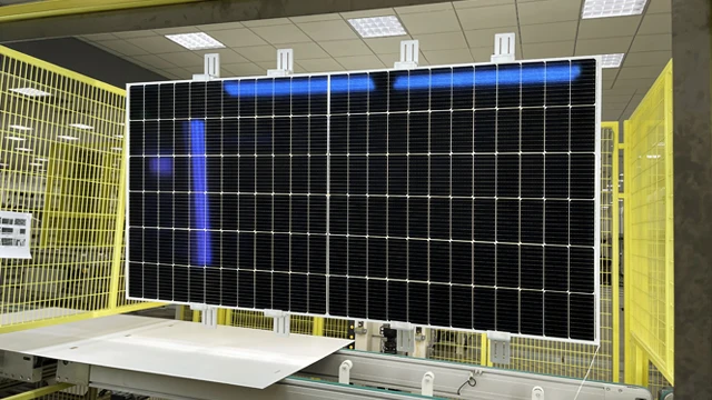 High Efficiency Full Black Solar Panels - 425W Power