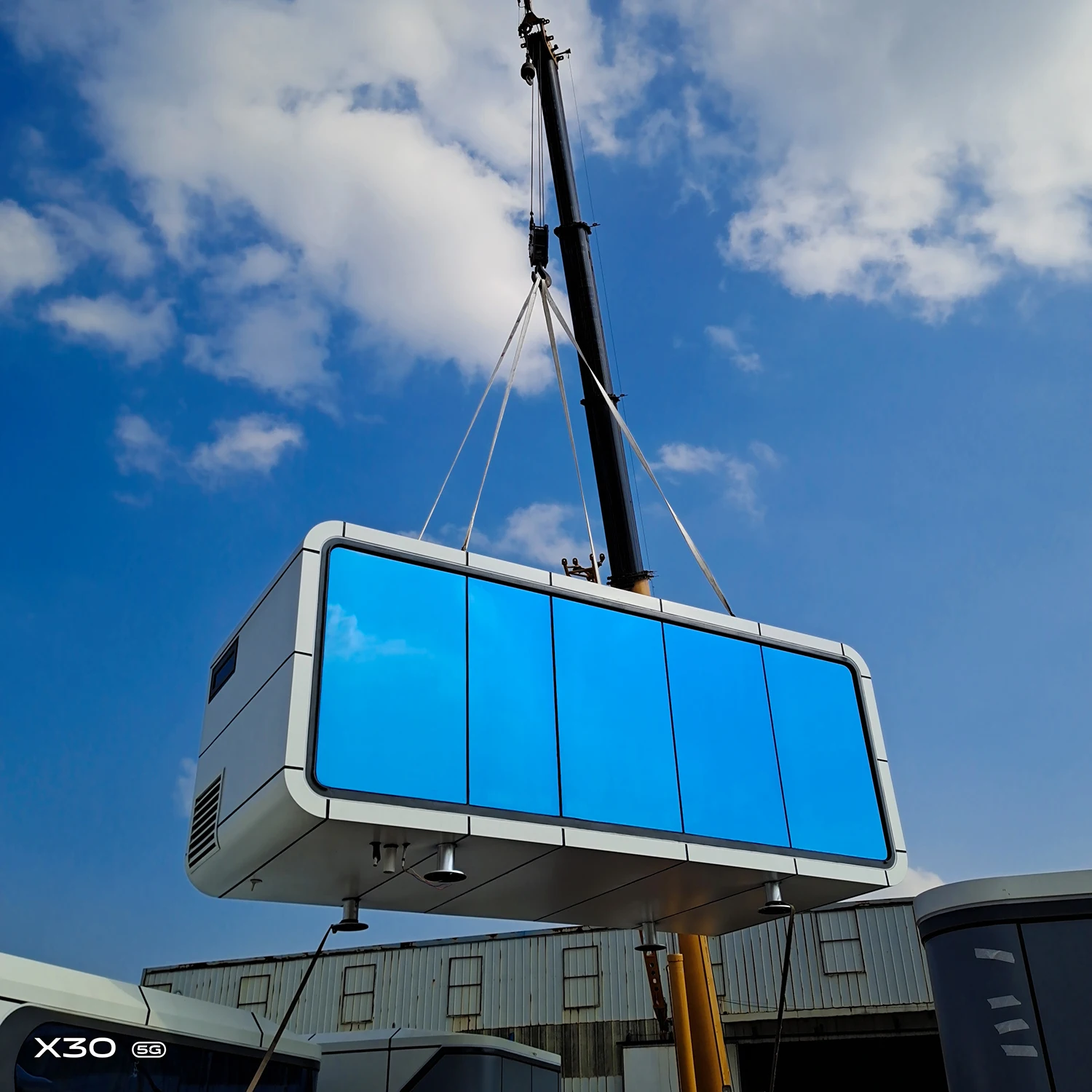 China Modern Tiny House 20ft /40ft Modular Apple House Apple Cabin ...