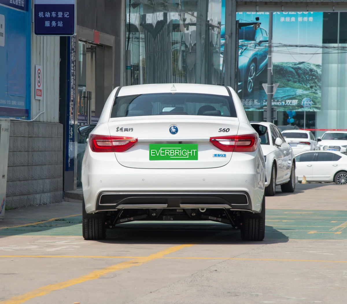 White Pure Electric Sedan Forthing S60 Ev With Moderate Battery 150km/h ...