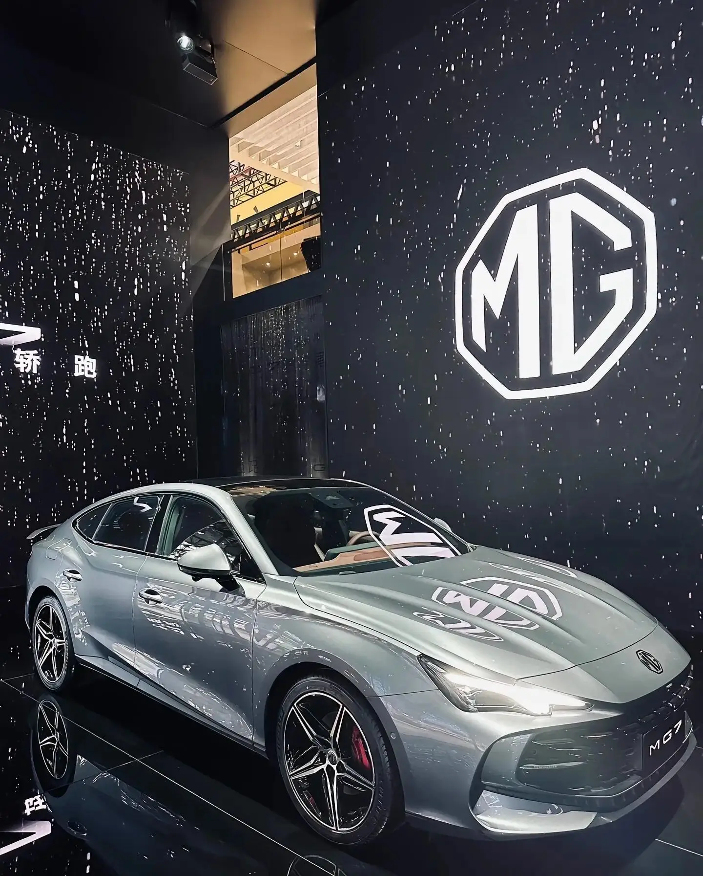 SAIC MG7 2.0t Ultimate Artwork Design Gas Car Export Cyberster