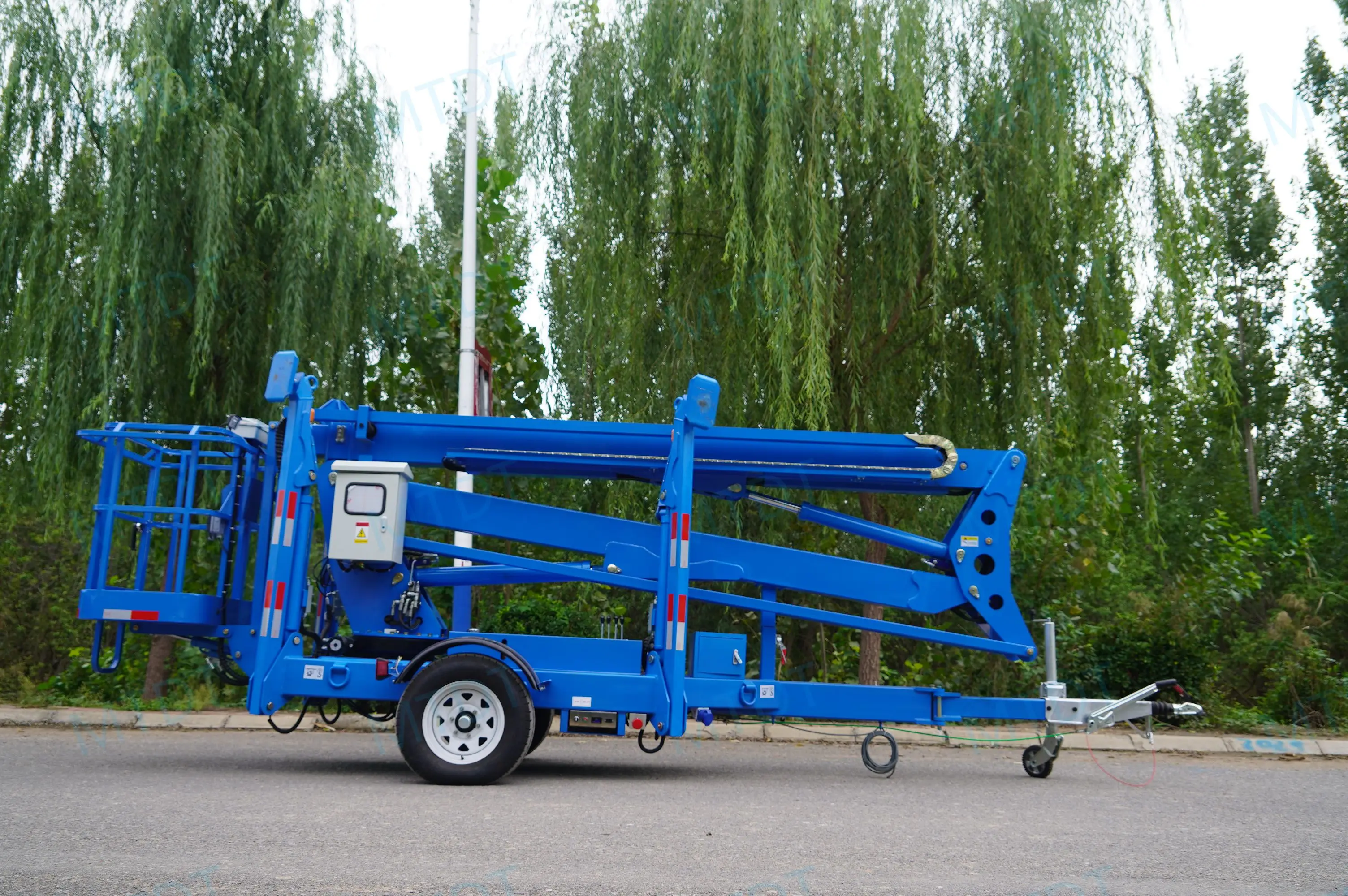 Truck-mounted Narrow Mini Telescopic Cherry Picker for Sale