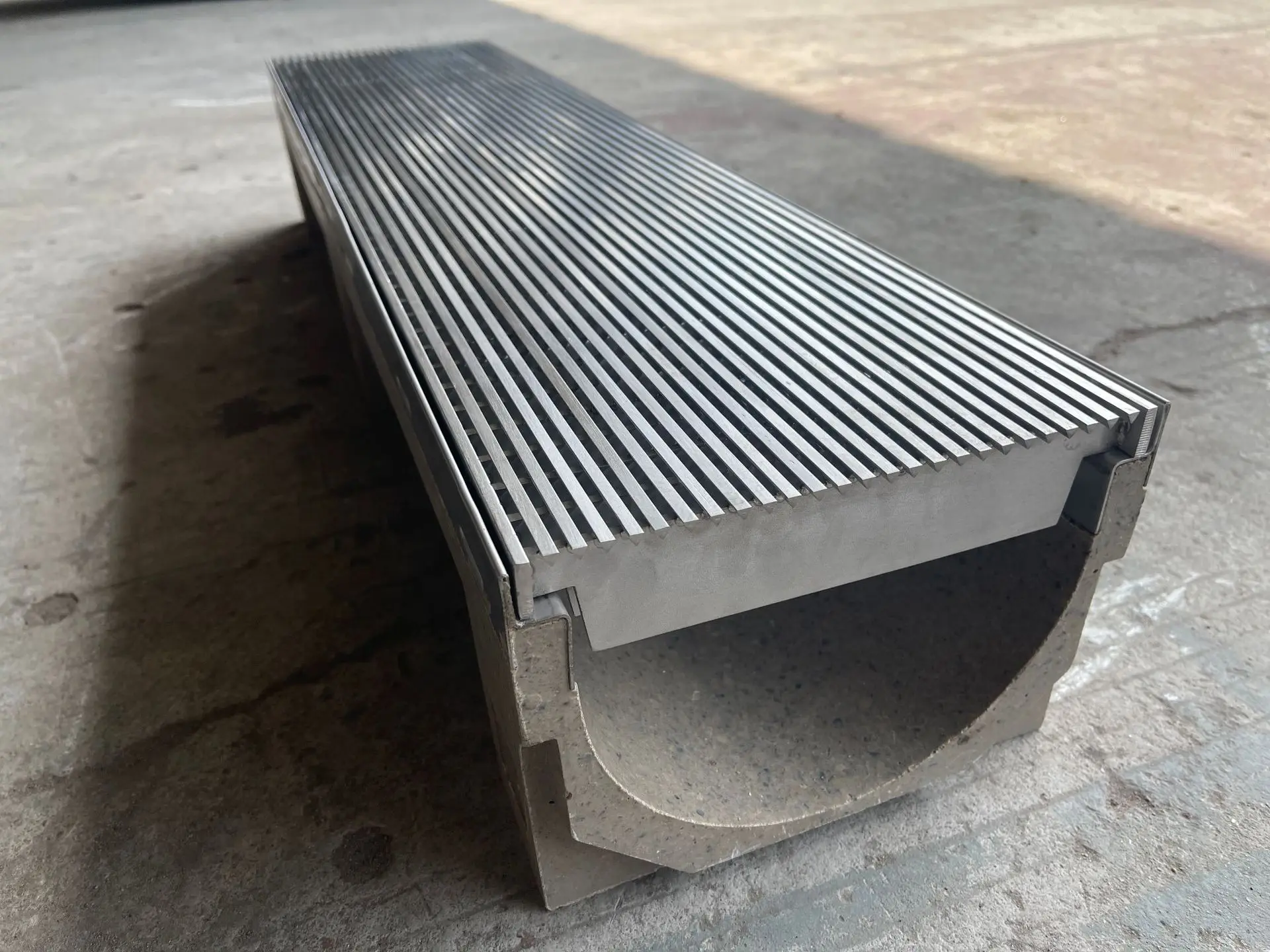 Durable Swimming Pool Linear Drain - Stainless Steel Grating