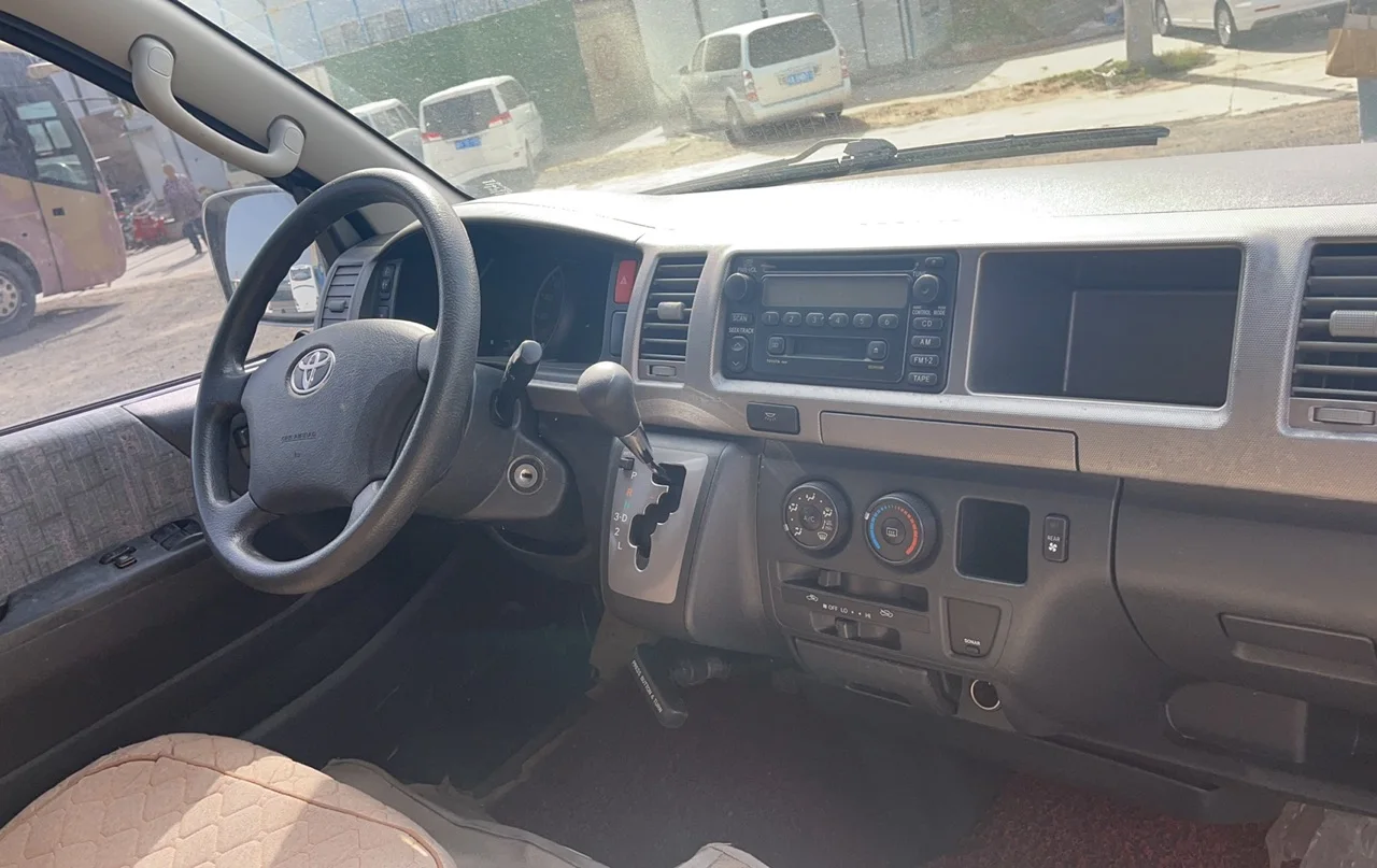 Mini Bus Toyota Hiace - Reliable Used Vans for Sale