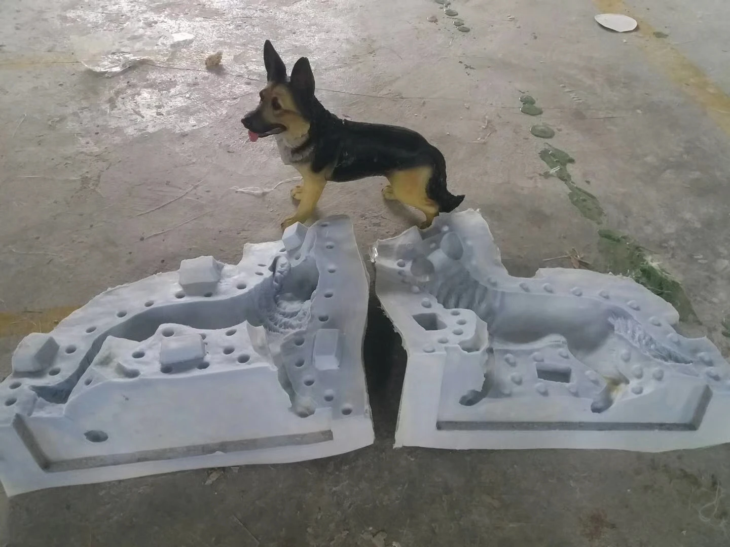 Silicone Rubber Concrete Washout Basin Molds - Durable & Versatile