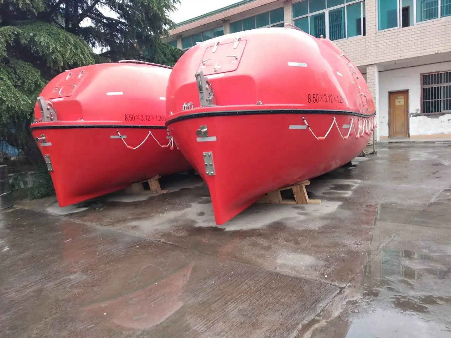 8.5M Totally Enclosed Lifeboat - Fire Proof & 85 Person Capacity