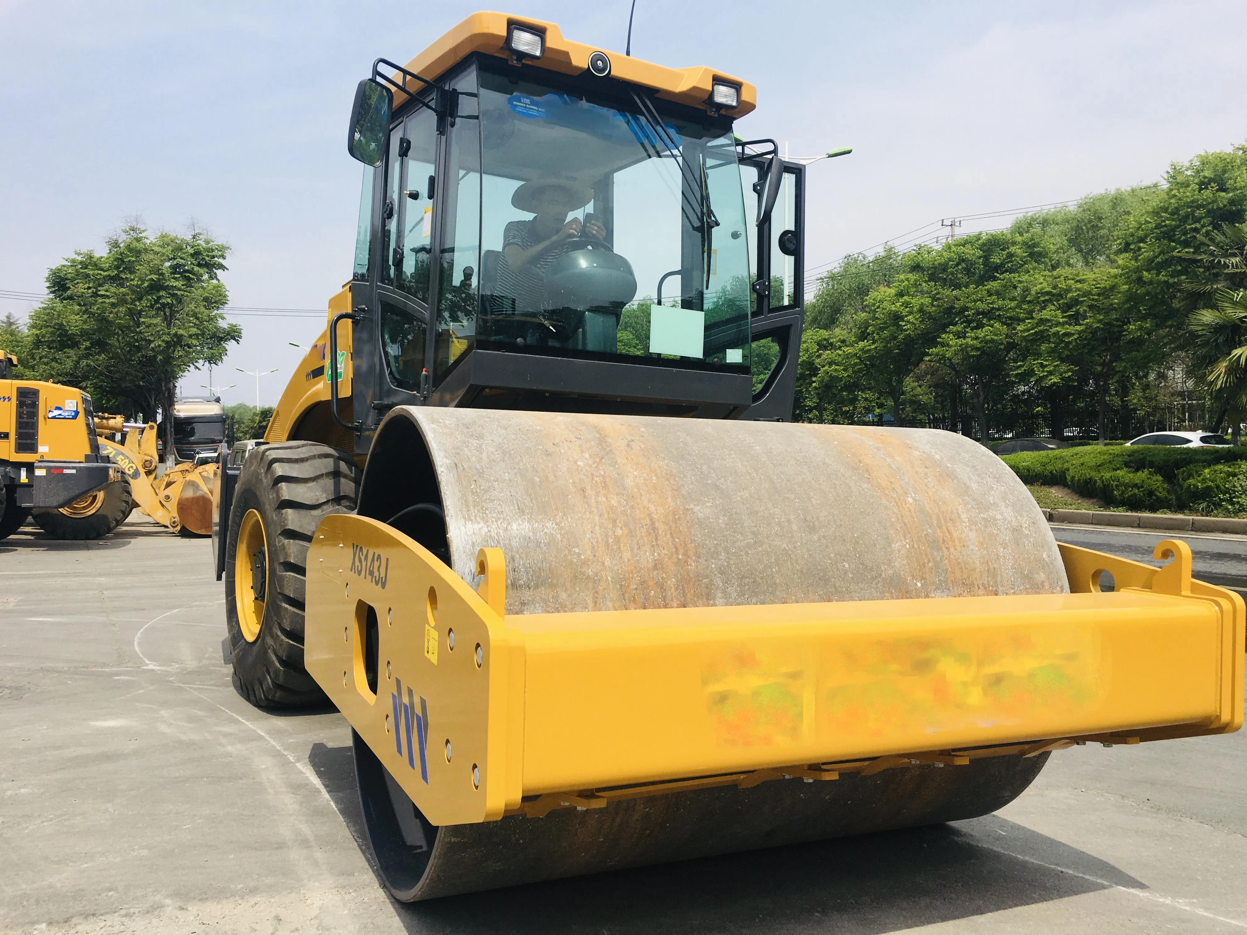 New 14 Ton Roller-compactor Road Roller Rodillo Compactador Xs143j Hot ...