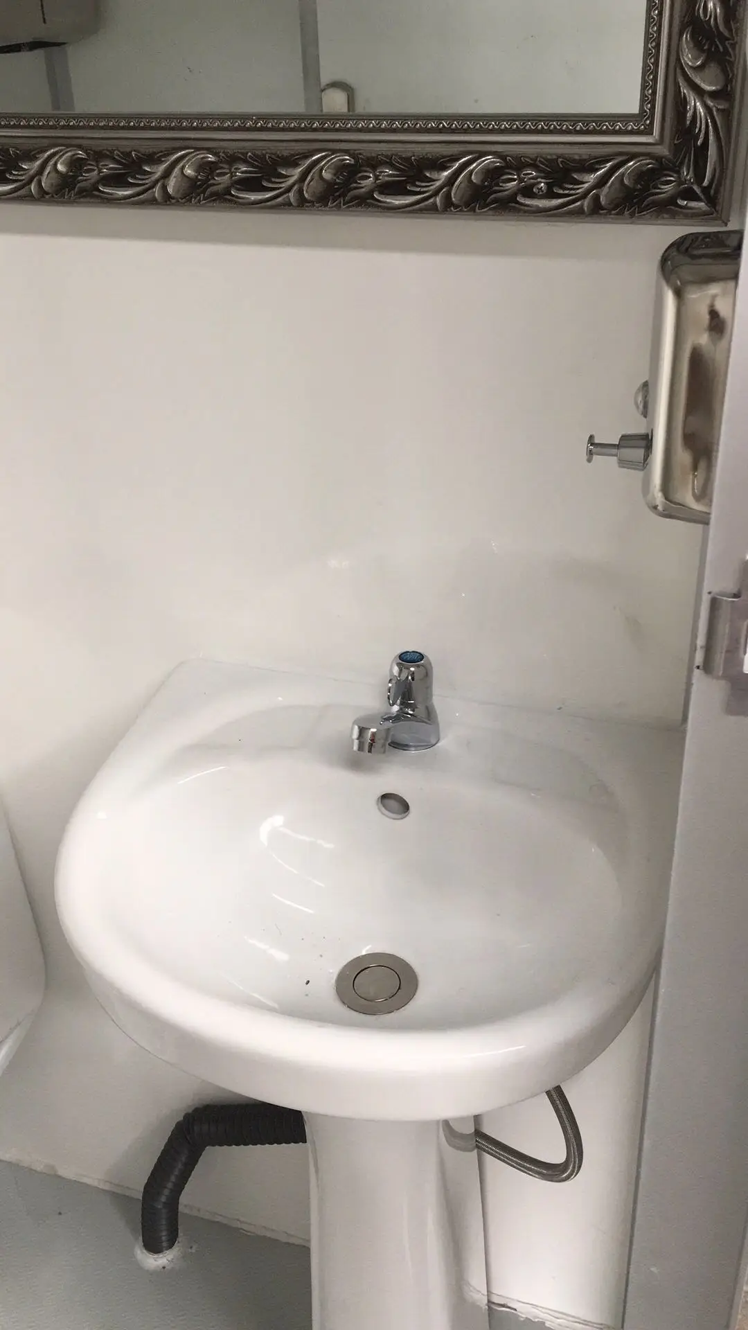 HDJ Portable Trailer Toilet - Luxury & Movable Restroom