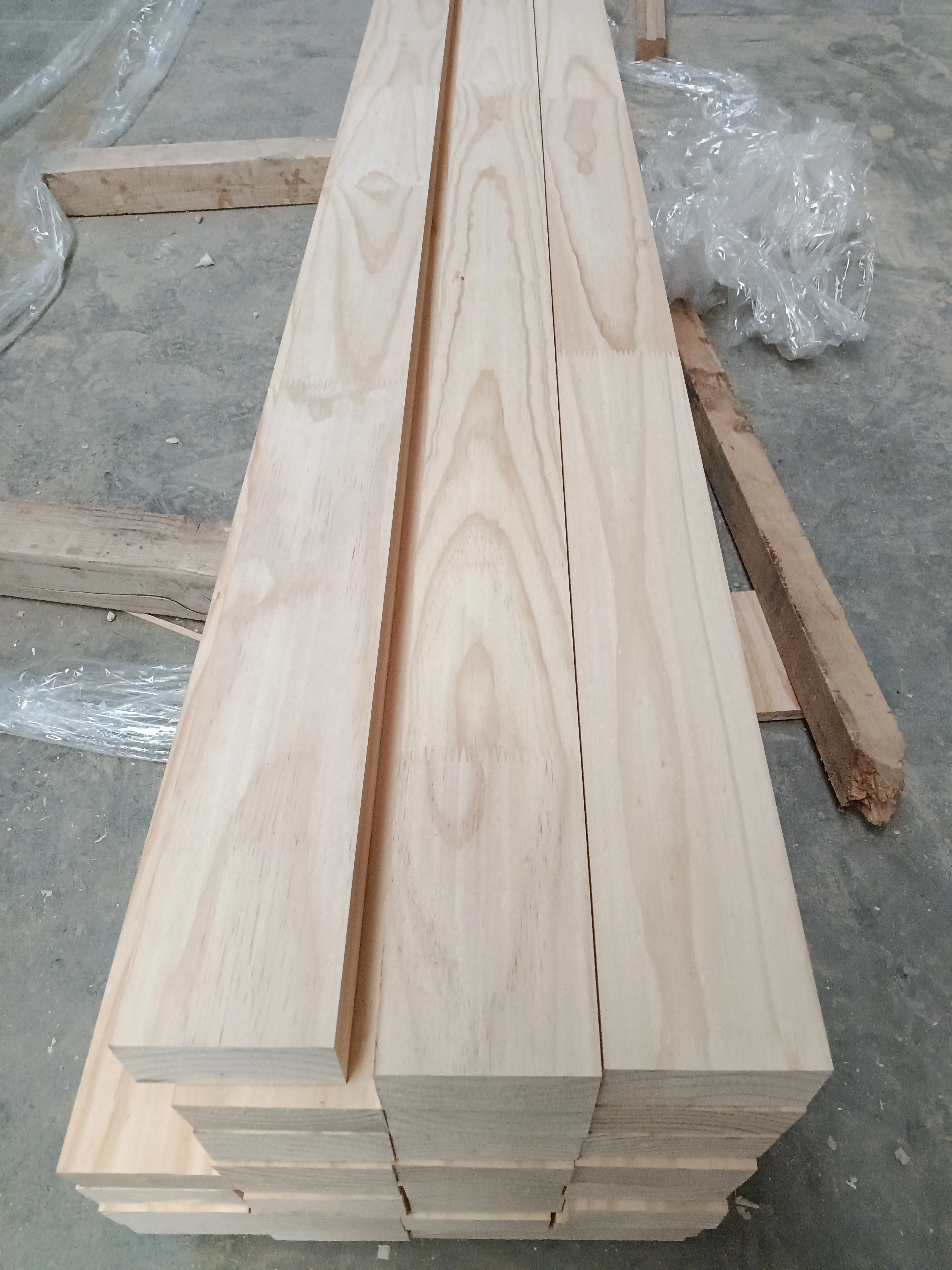 Wholesale Quality Construction Radiata Pine Planks Natural Pinewood ...
