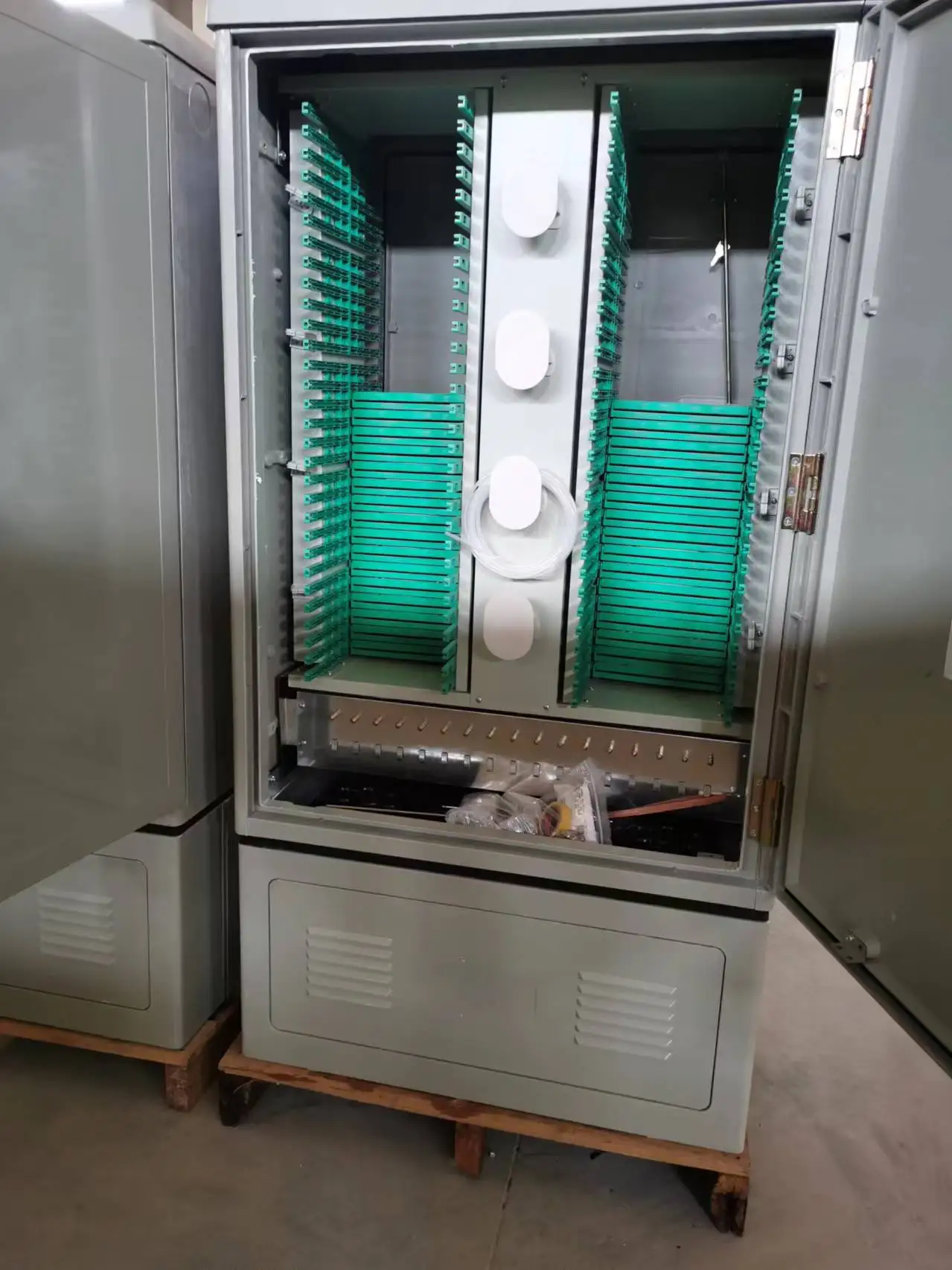 FTTB ODF 576 Core SMC Outdoor Fiber Optic Cabinet Cable Cross Connect ...