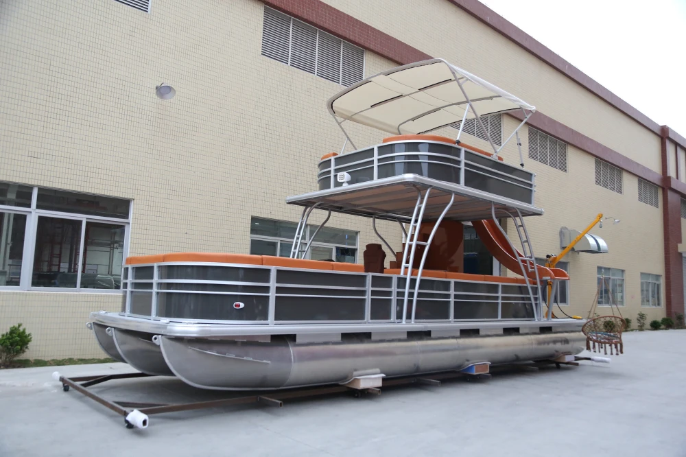 26ft Luxury Decking - Enjoy Recreational Floating Boats