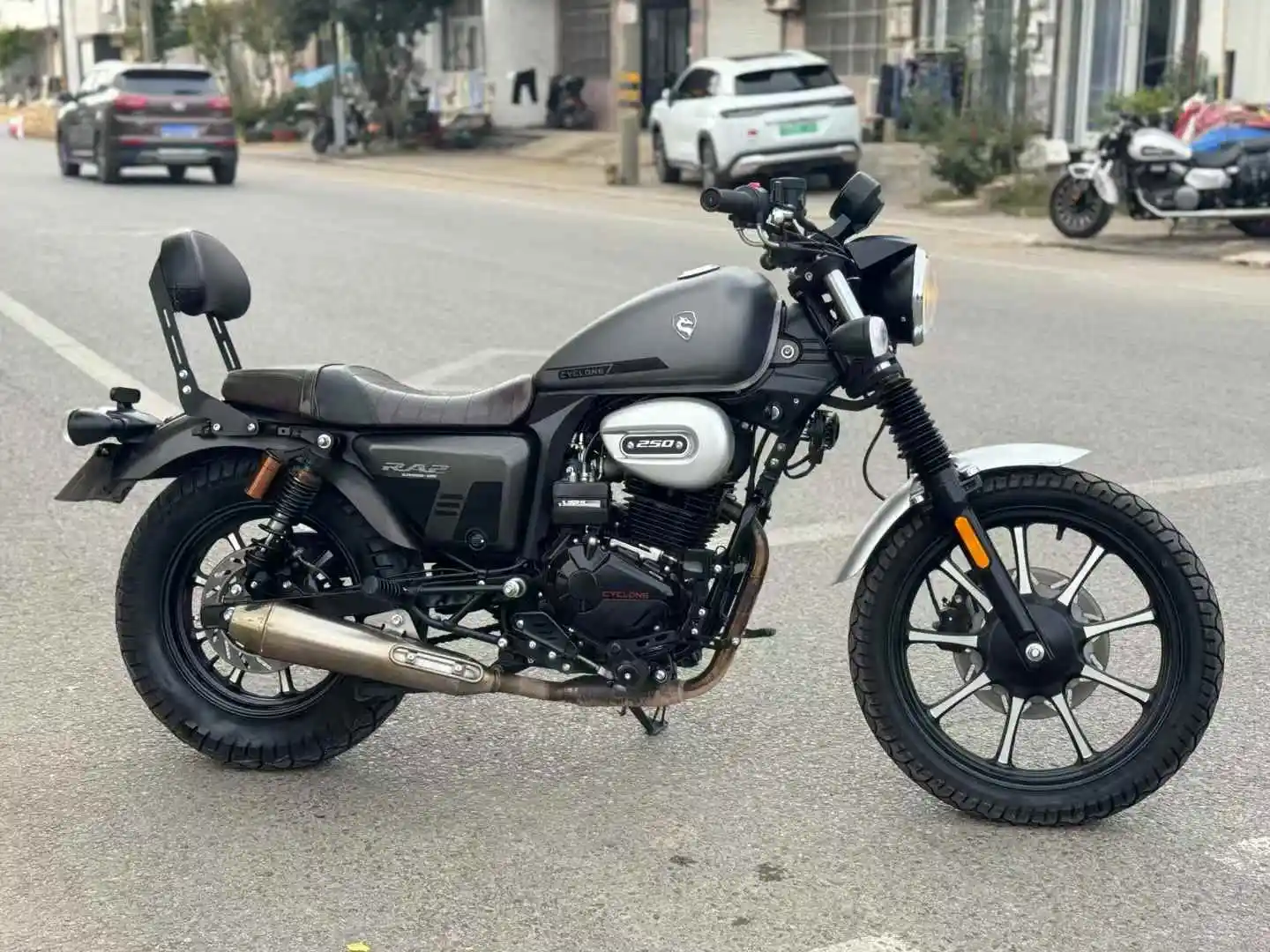 Vintage 200cc Motorcycle with Stylish Practical Brushless 4-Stroke ...