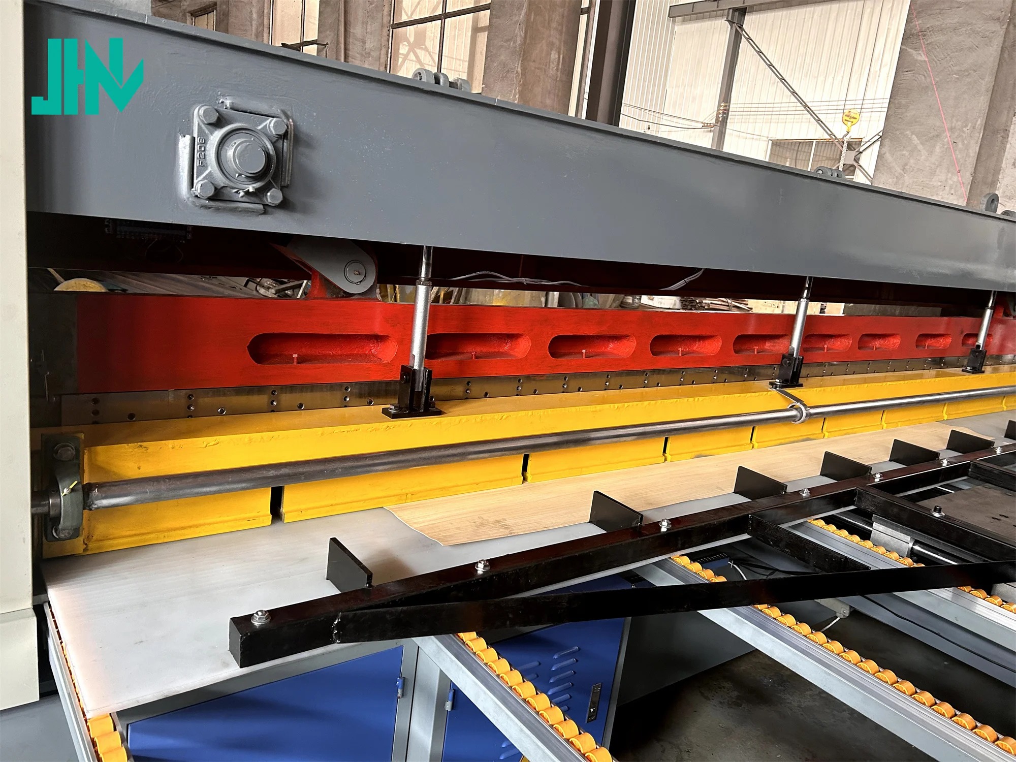 Automatic Plc Hydraulic Veneer Guillotine Machine Veneer Plywood ...