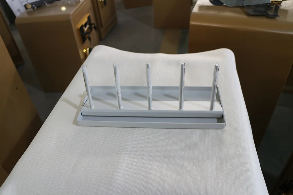 Modern Metal Display Stand Sniper Gun Display Stand Weapon Display ...