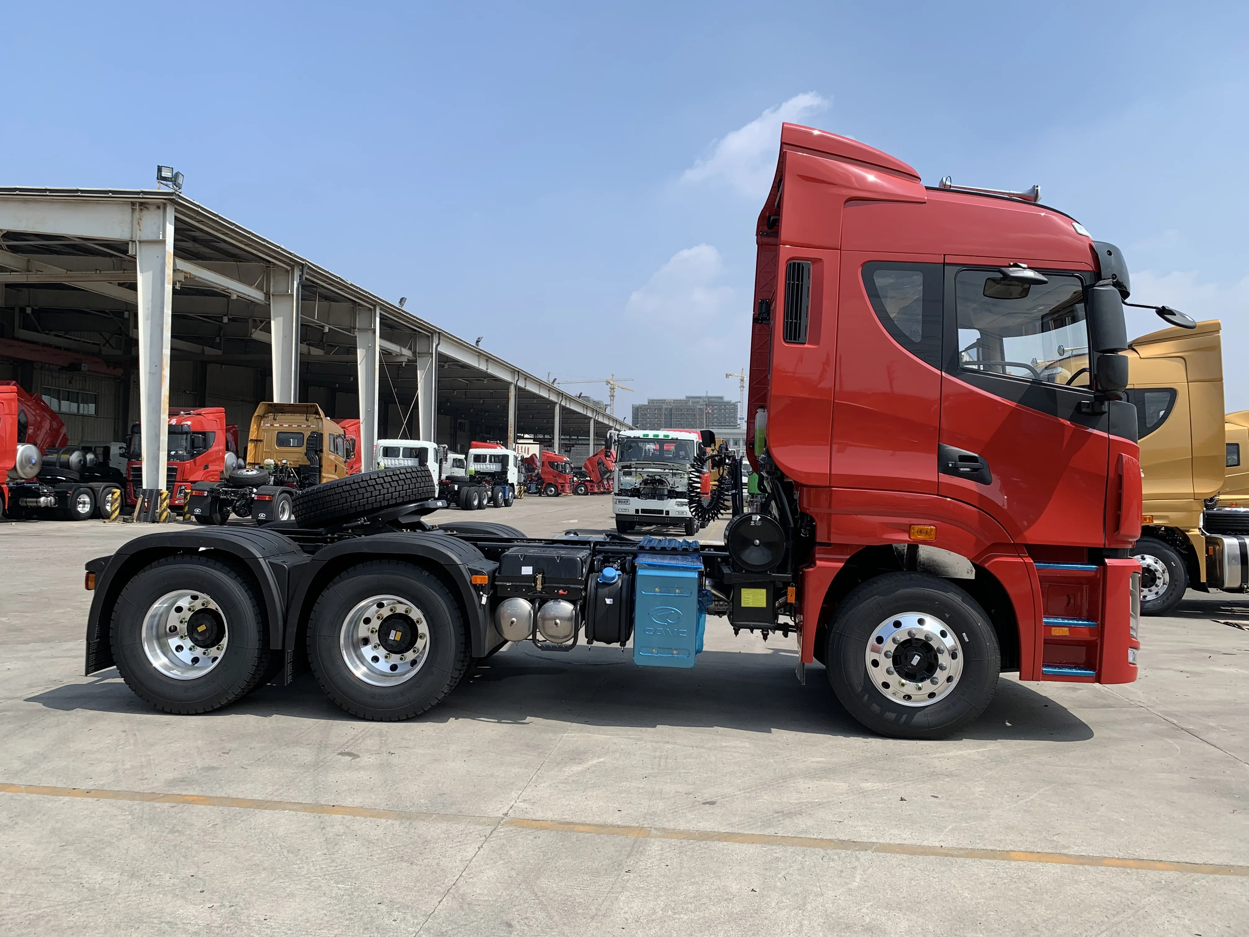 CAMC H9 Tractor Truck - Heavy-Duty Performance & Service