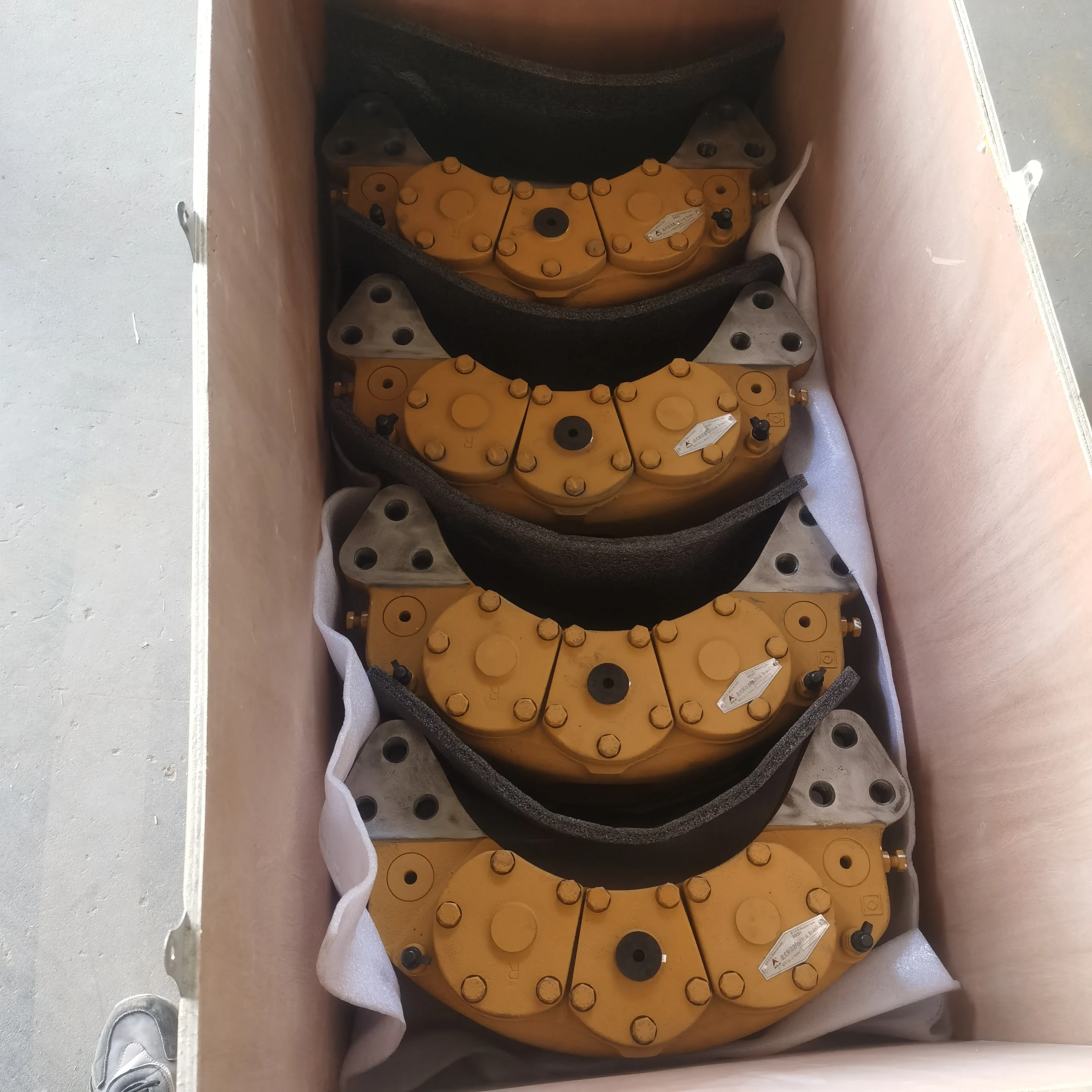 Quality Assurance Loader Brake Caliper Metal Yellow Painted Wheel ...