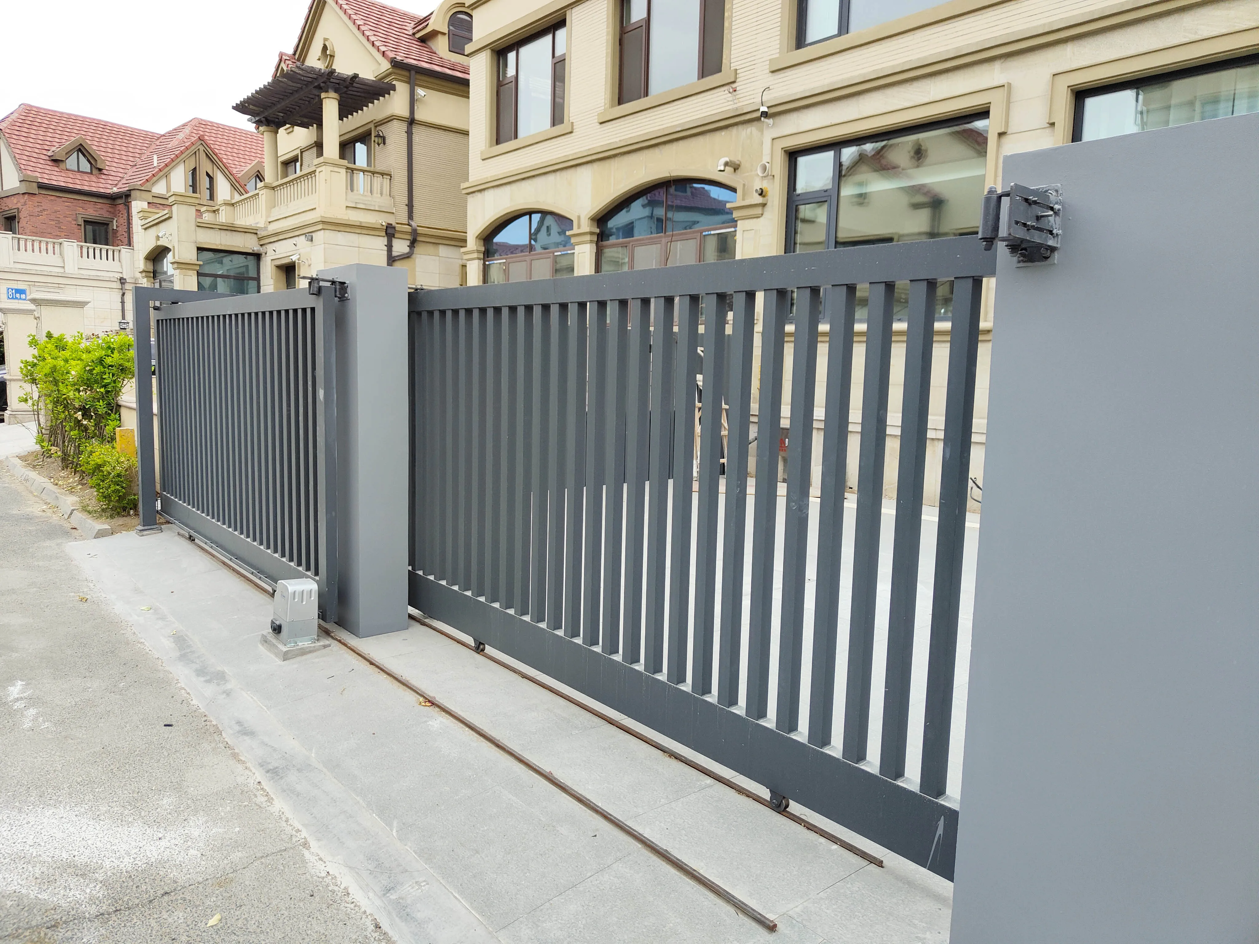 Modern House Outdoor Main Gate Design - Automatic Sliding Gate