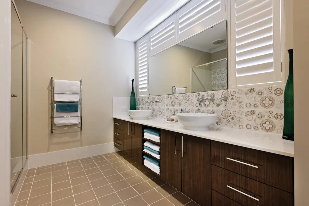 Adjustable Vertical Plantation Shutters Simple Style Window Plantation ...