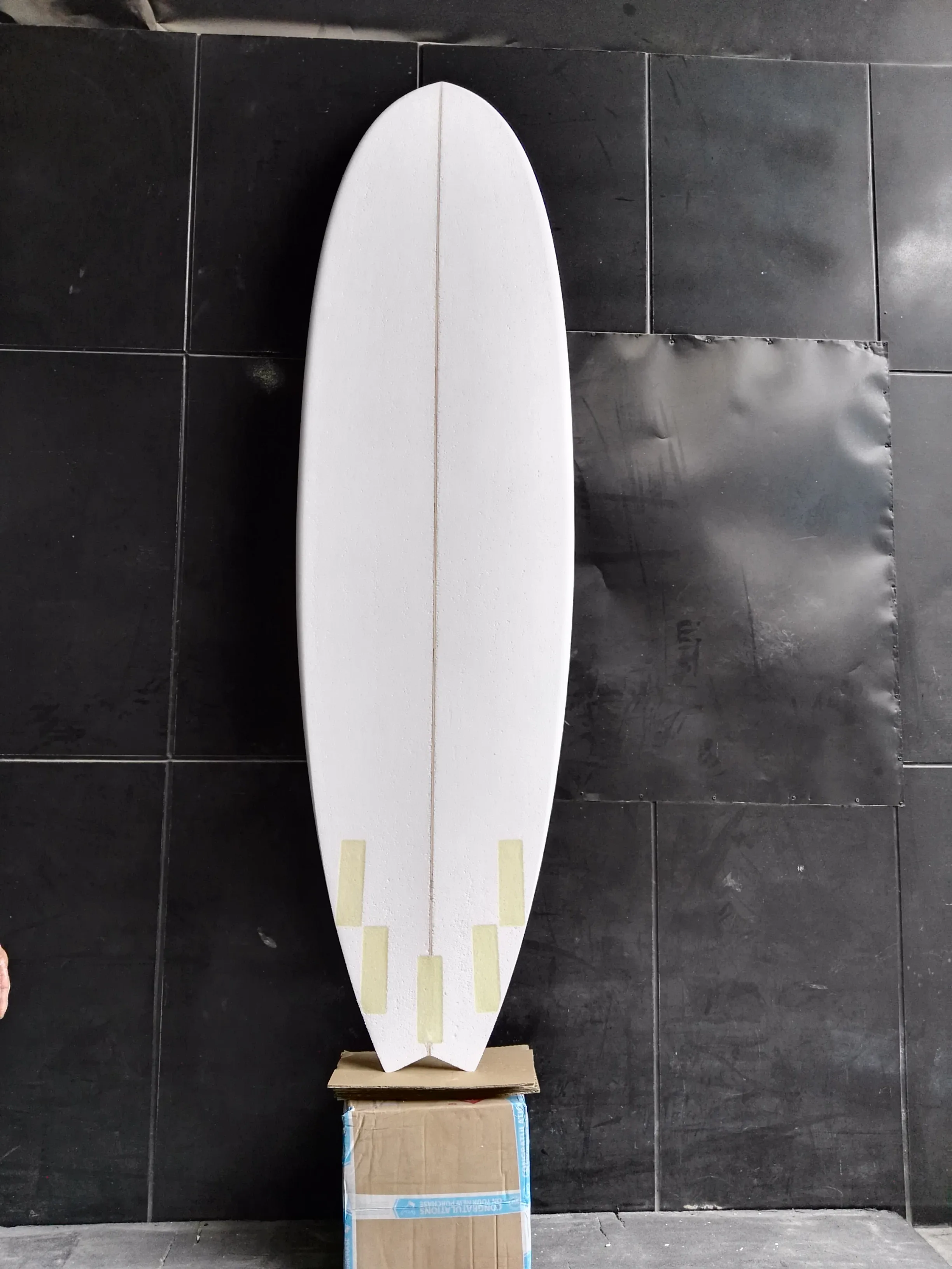Retro Fish Surfboard - Fun Epoxy Shortboard for Ocean