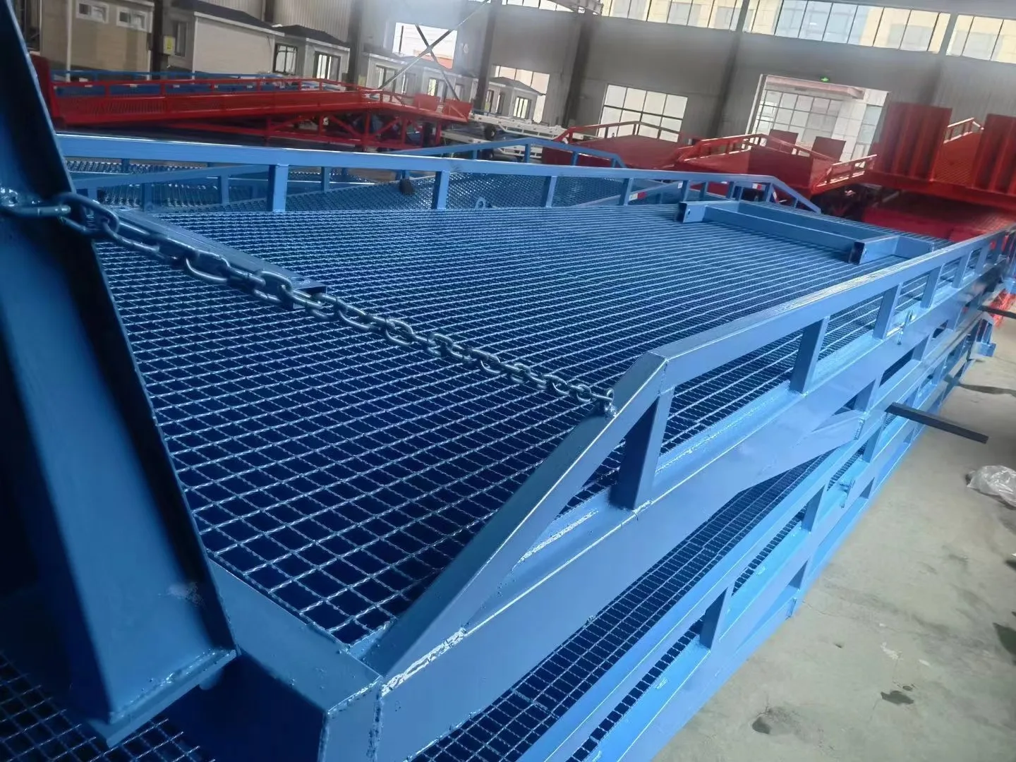 Forklift Truck Container Mobile Loading Yard Ramp - Adjustable Height Legs